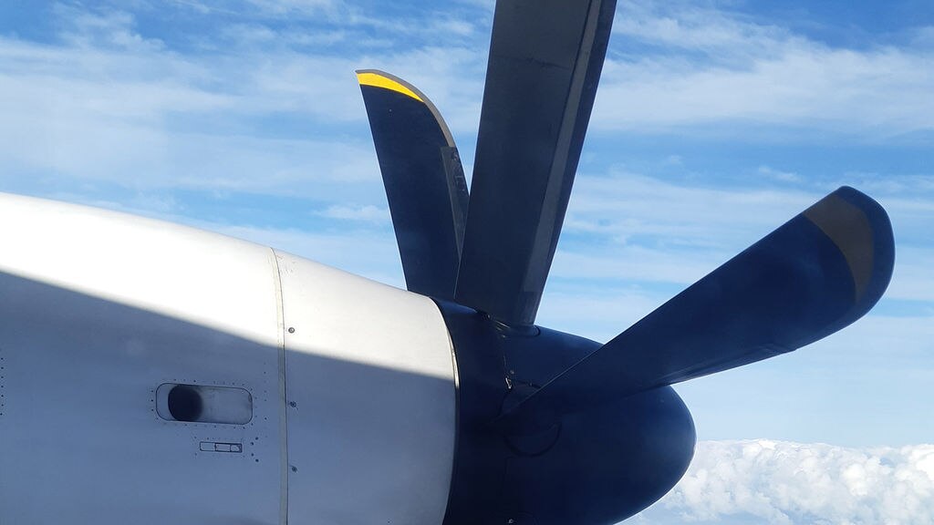 Qantas mid-air emergency as passengers watch propeller stop - ABC News