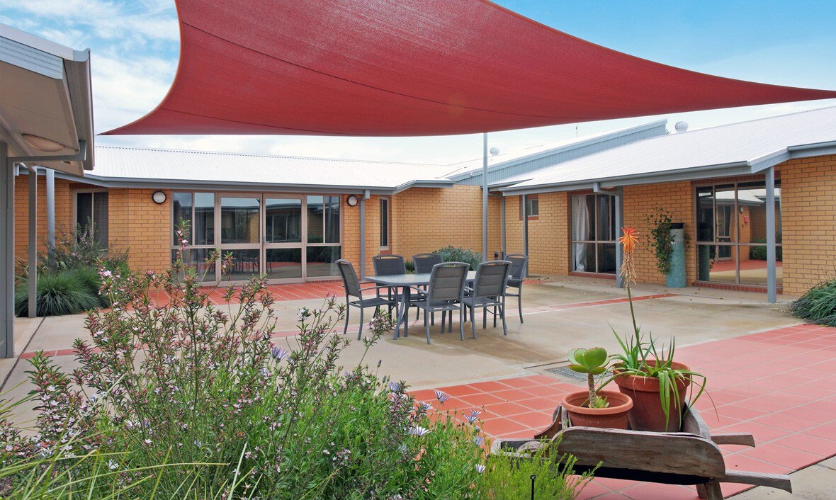 Moama on NSW-Victorian border to lose 56-bed aged care home as staff ...