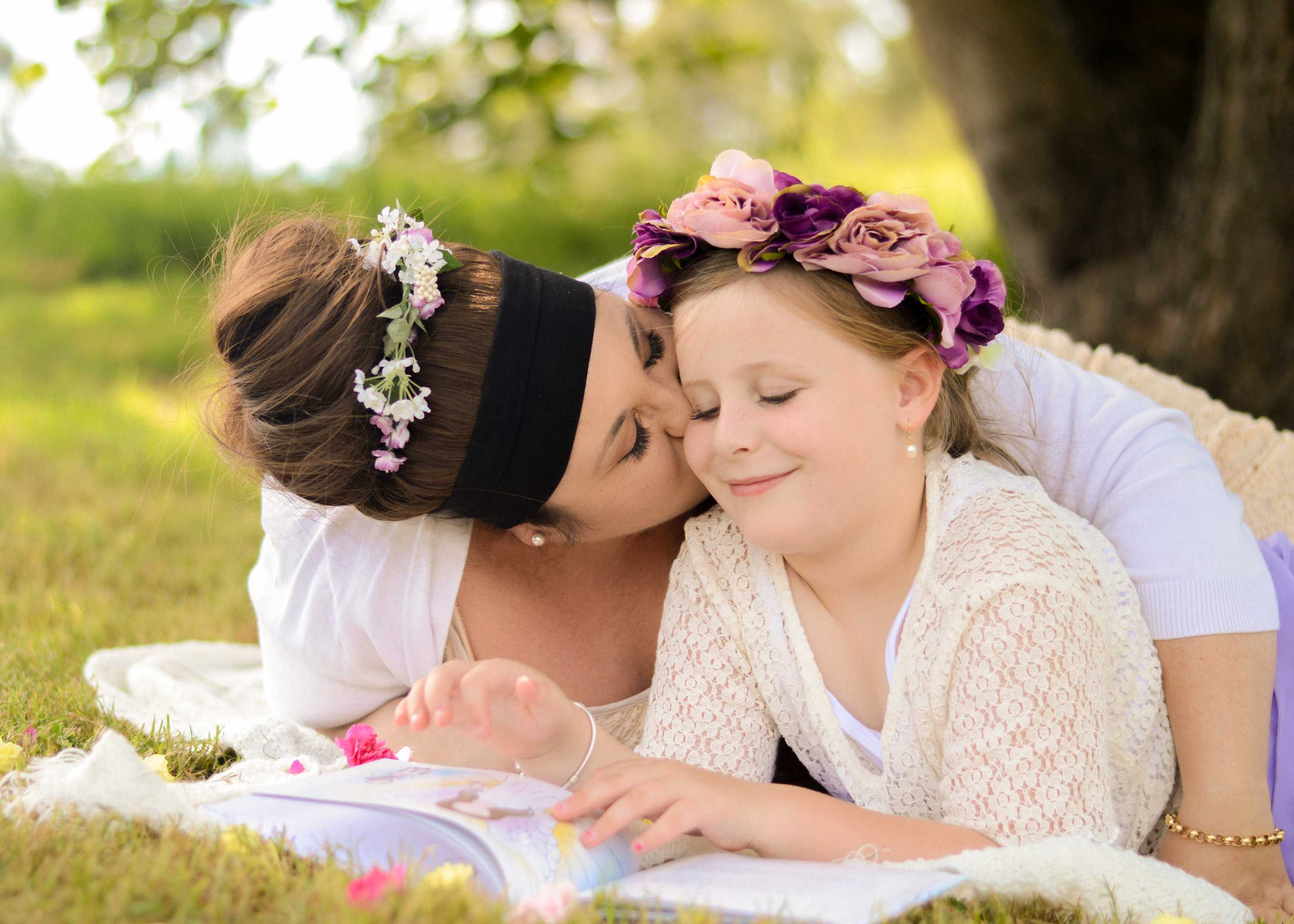 Mother with terminal cancer leaves mark on world through new book - ABC ...