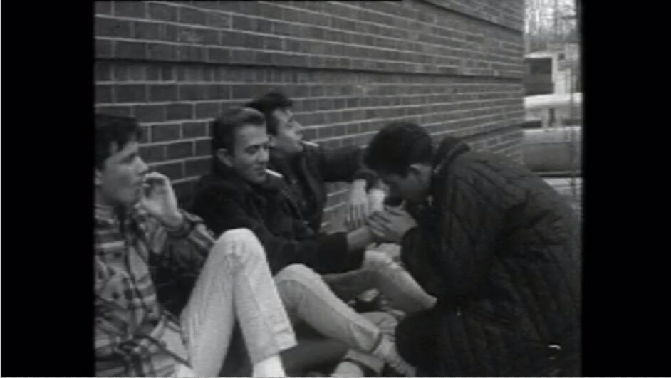 Vox pops with young smokers in 1964 - ABC News