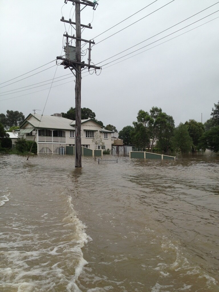 Queensland Government calls in Roma flood levee extension amid court ...