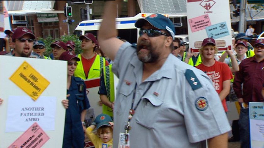 Qld paramedics protest outsider Premier's office - ABC News