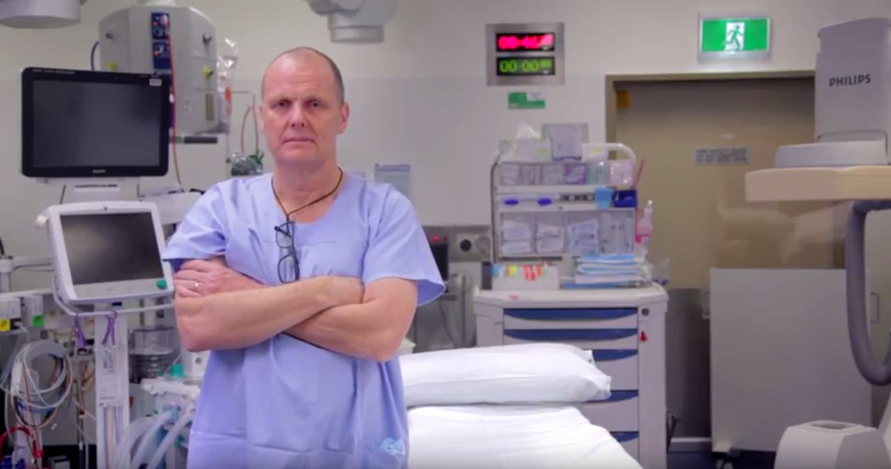 Royal Darwin Hospital surgeon Phillip Carson retires, 41 years after ...