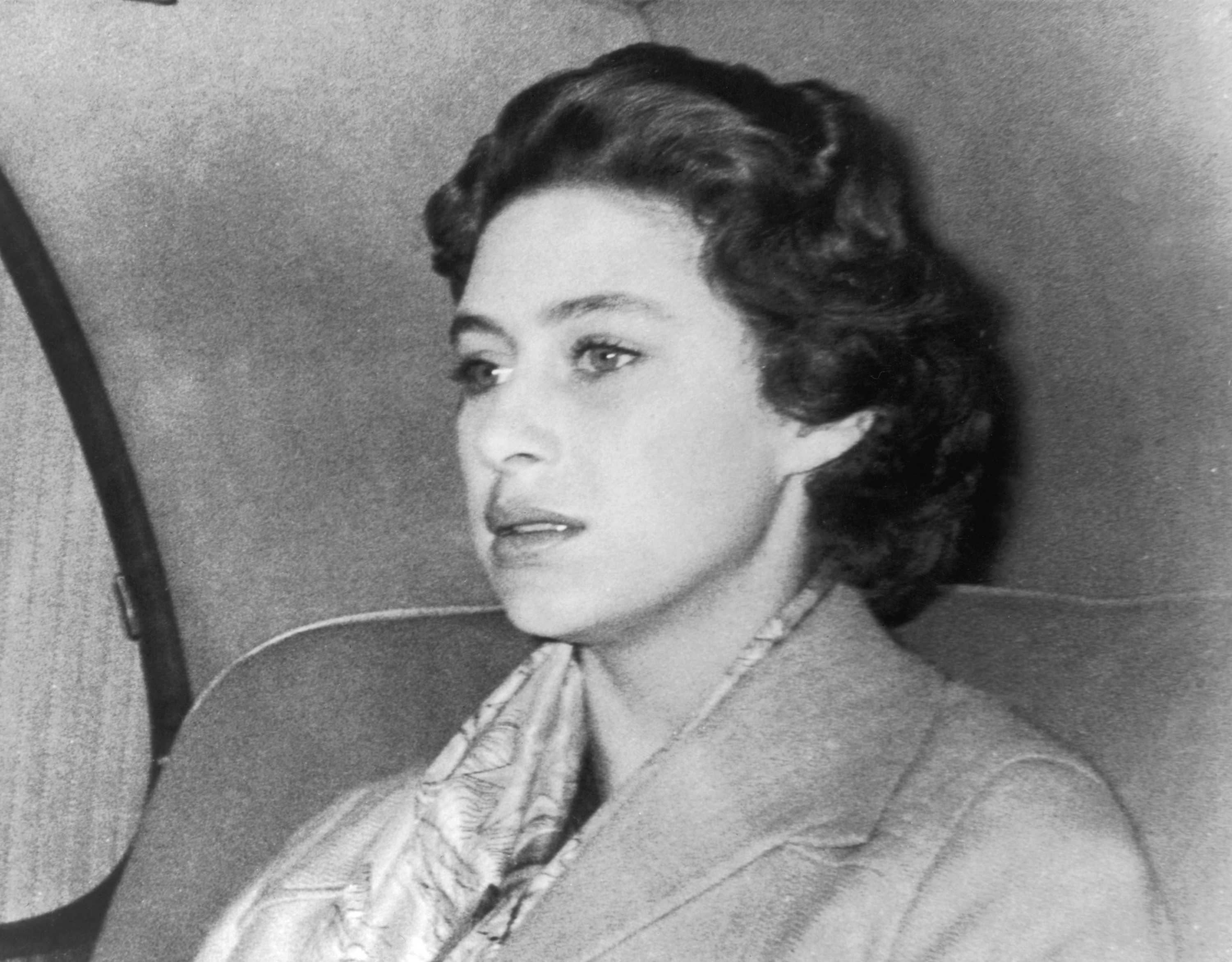 Queen Elizabeth and her sister Princess Margaret were very different ...