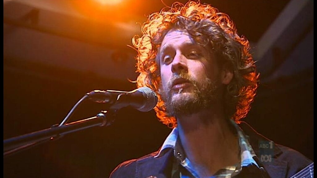 Dave Mann performs - ABC News