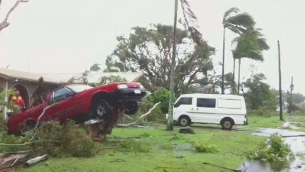 Tornado rips through the Queensland coastal town of Bargara - ABC News
