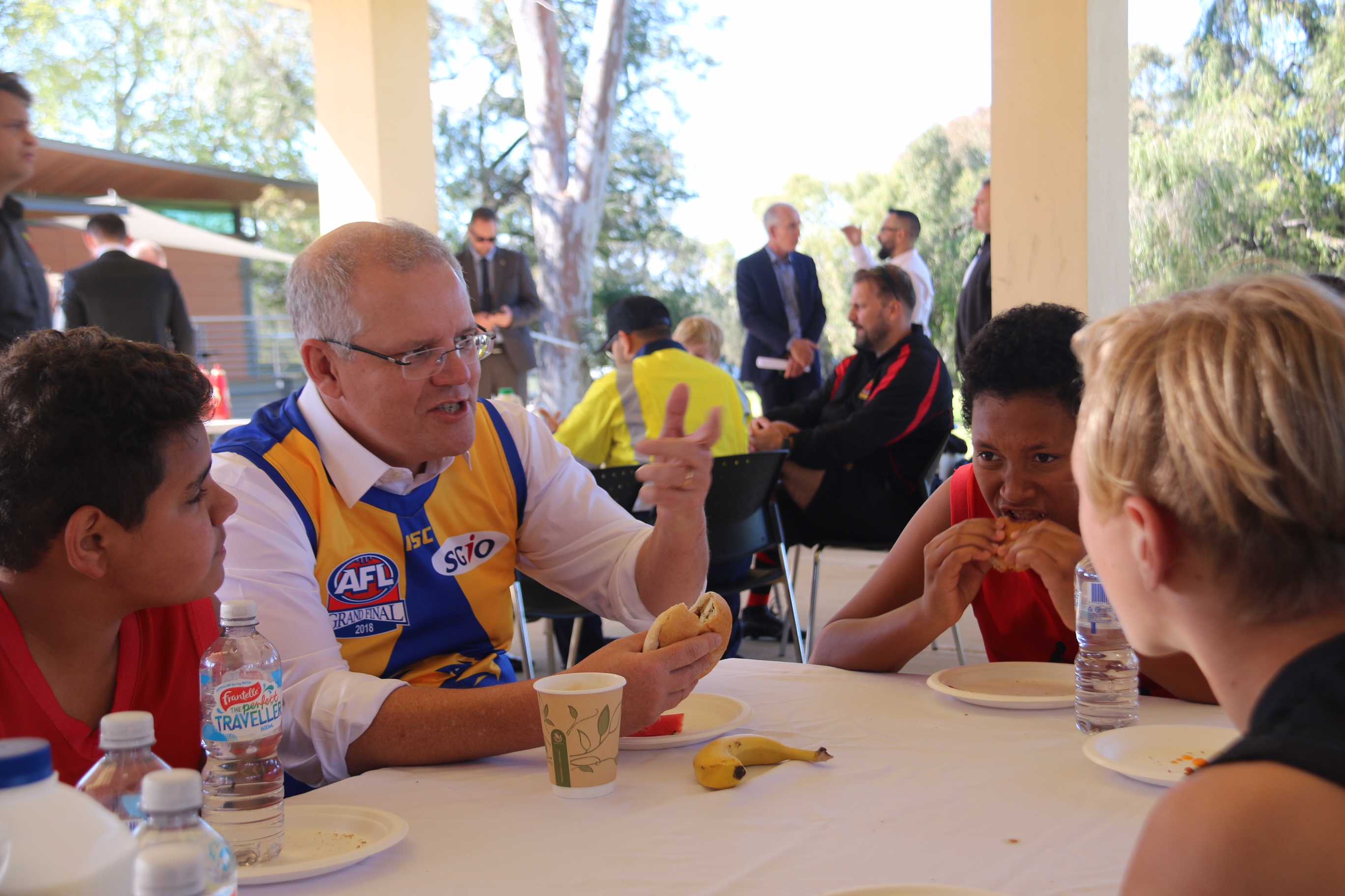 Scott Morrison strives for 'man of the people' image on first WA visit ...