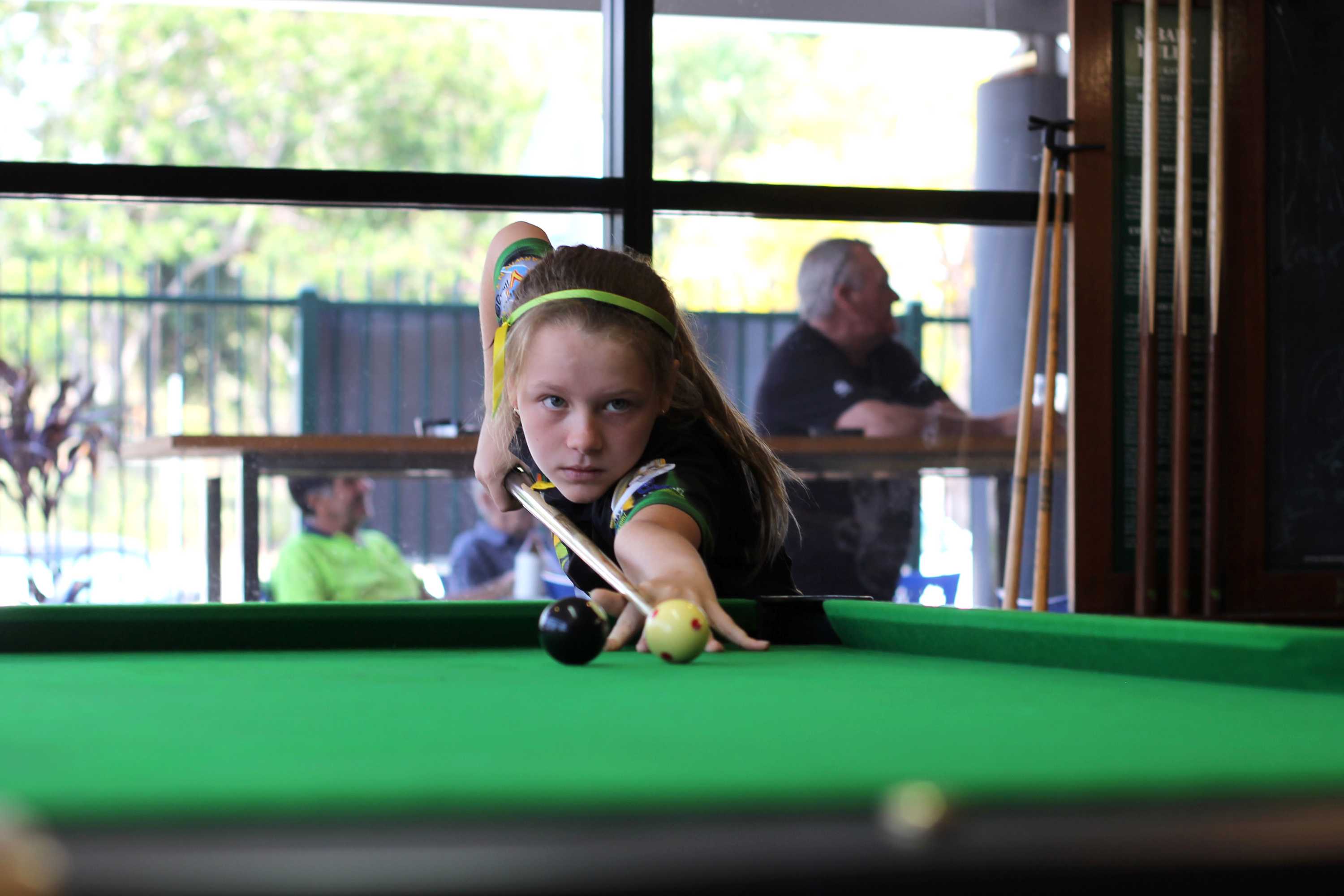 Intergenerational 'pool sharks': The tiny Darwin eight ball players ...
