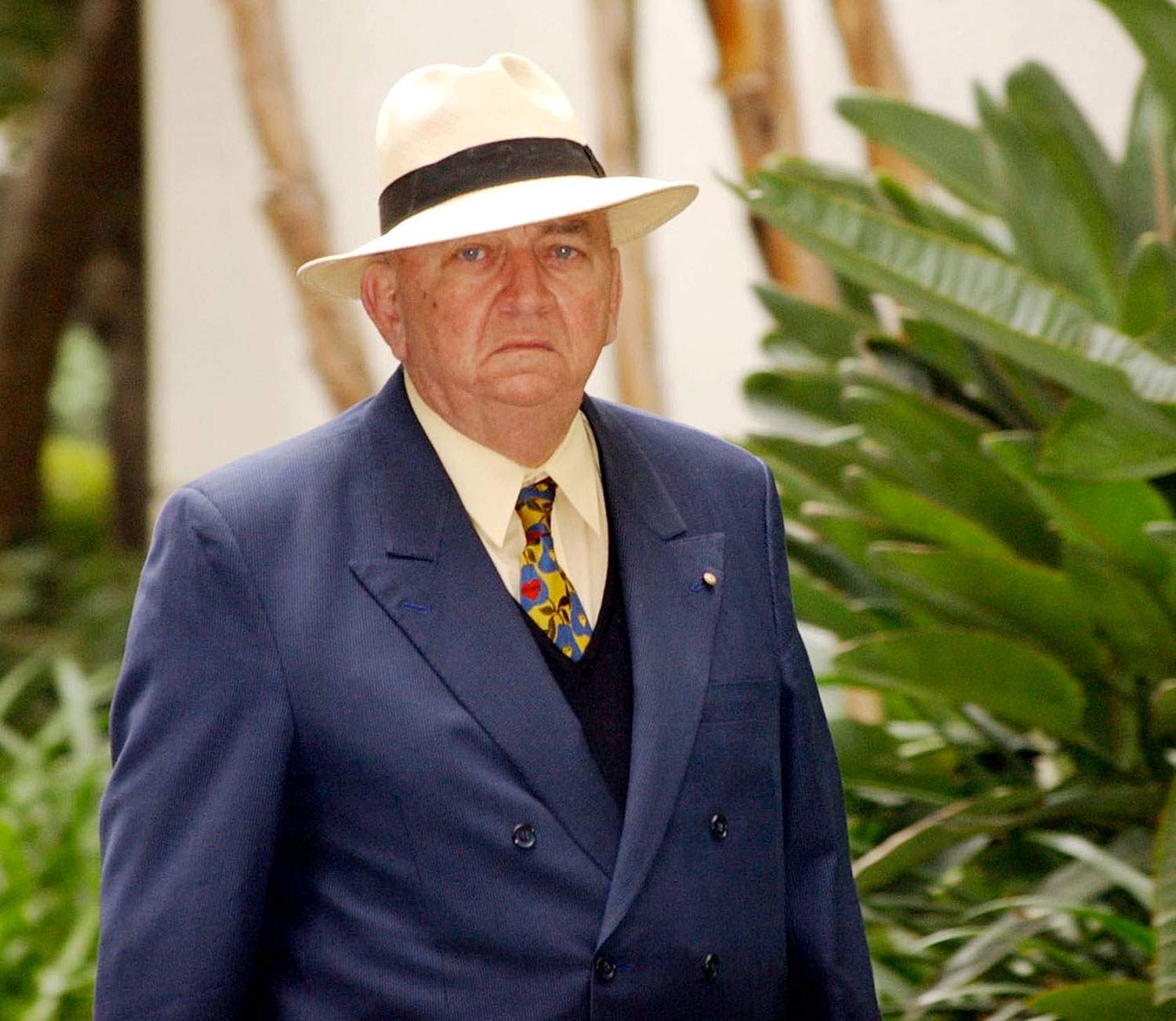 Tributes flowing for Qld barrister Cedric Hampson - ABC Radio