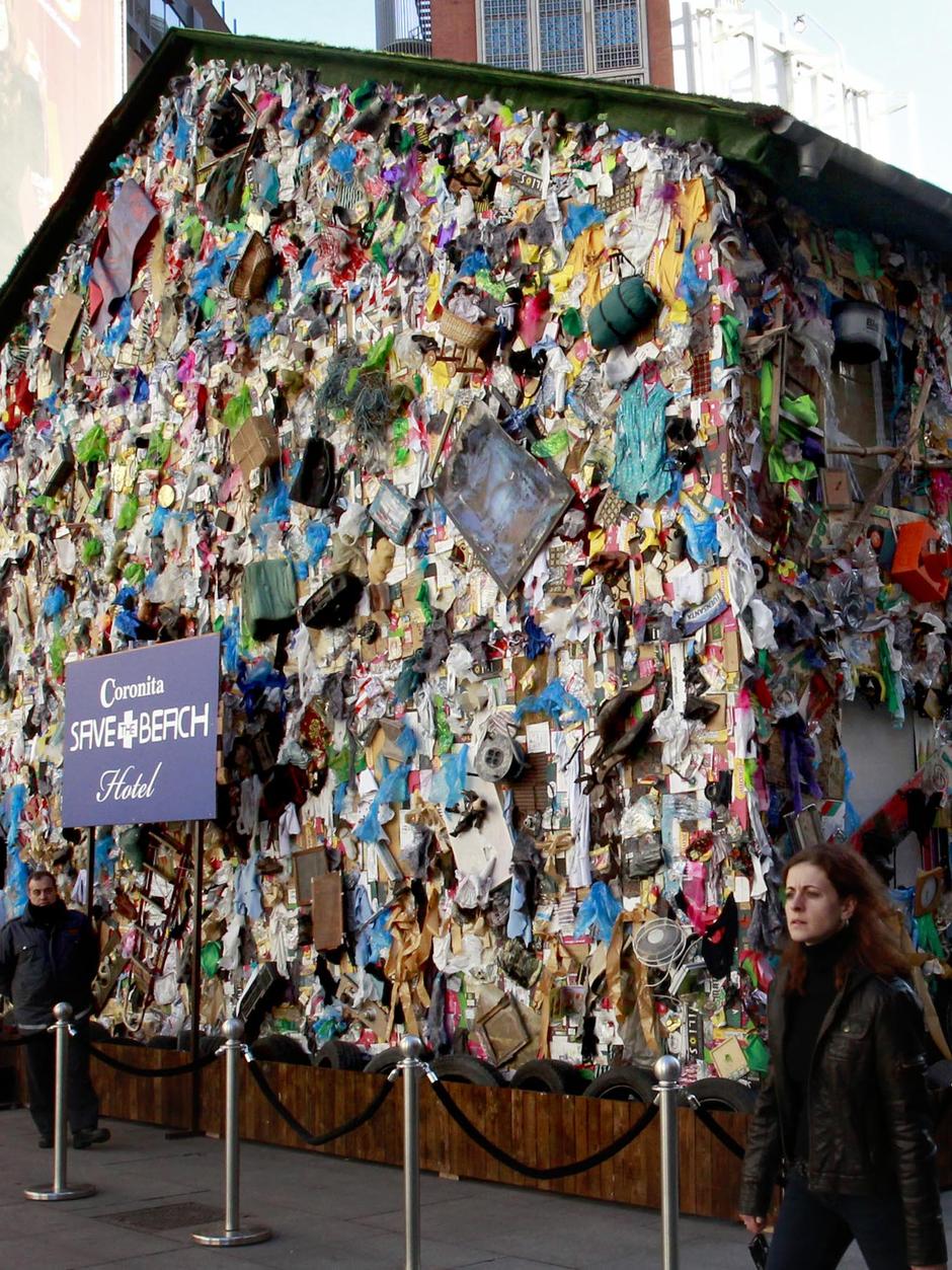 Rubbish hotel opens in Madrid - ABC News