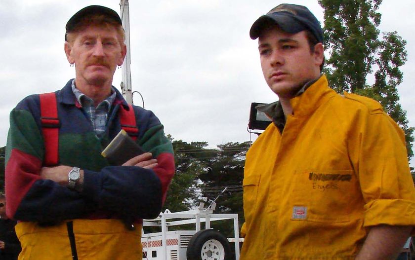 Media circus upsets bushfire survivors - ABC News