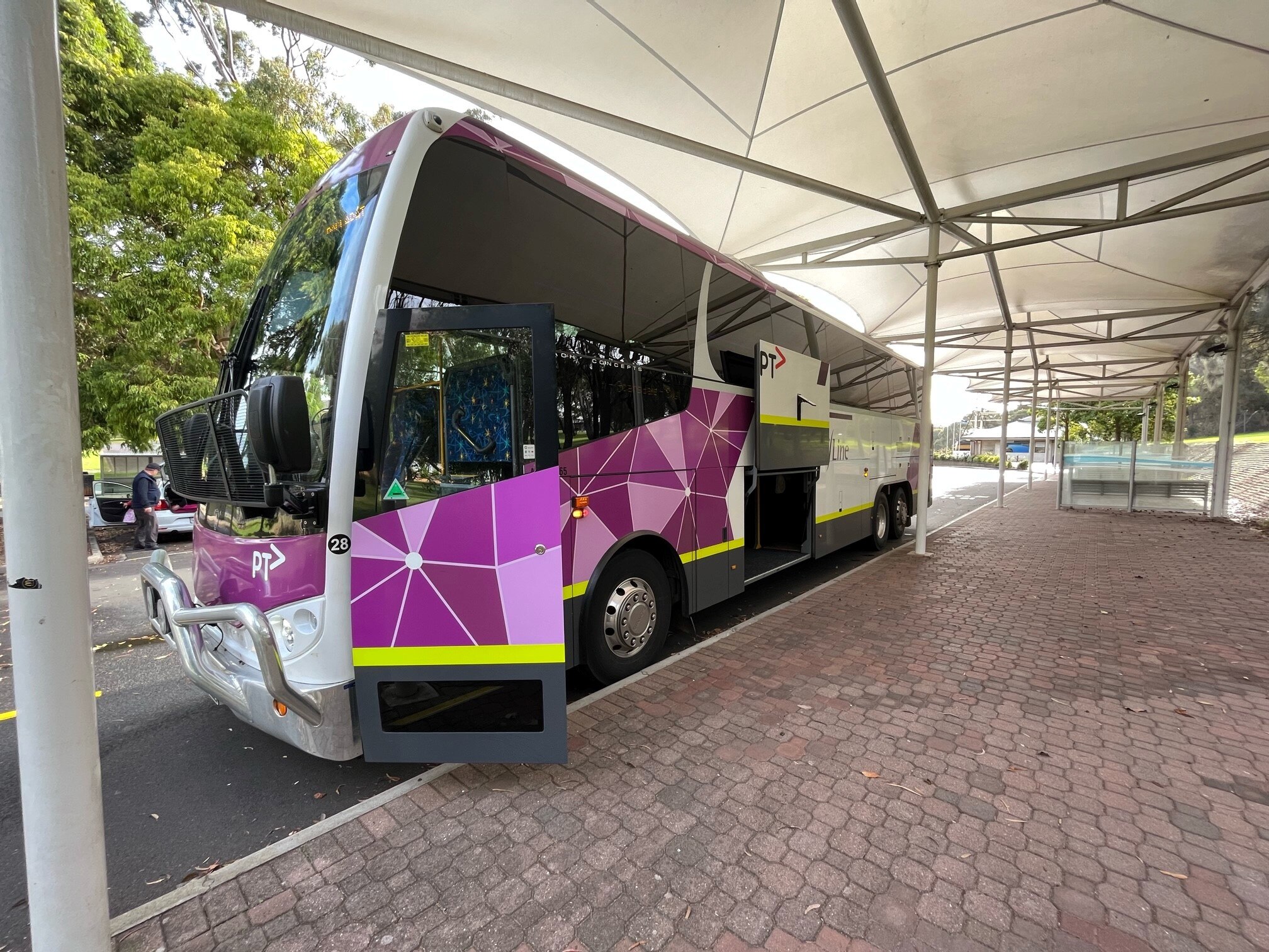 V/Line fare cut attracting Mount Gambier residents to catch buses into ...