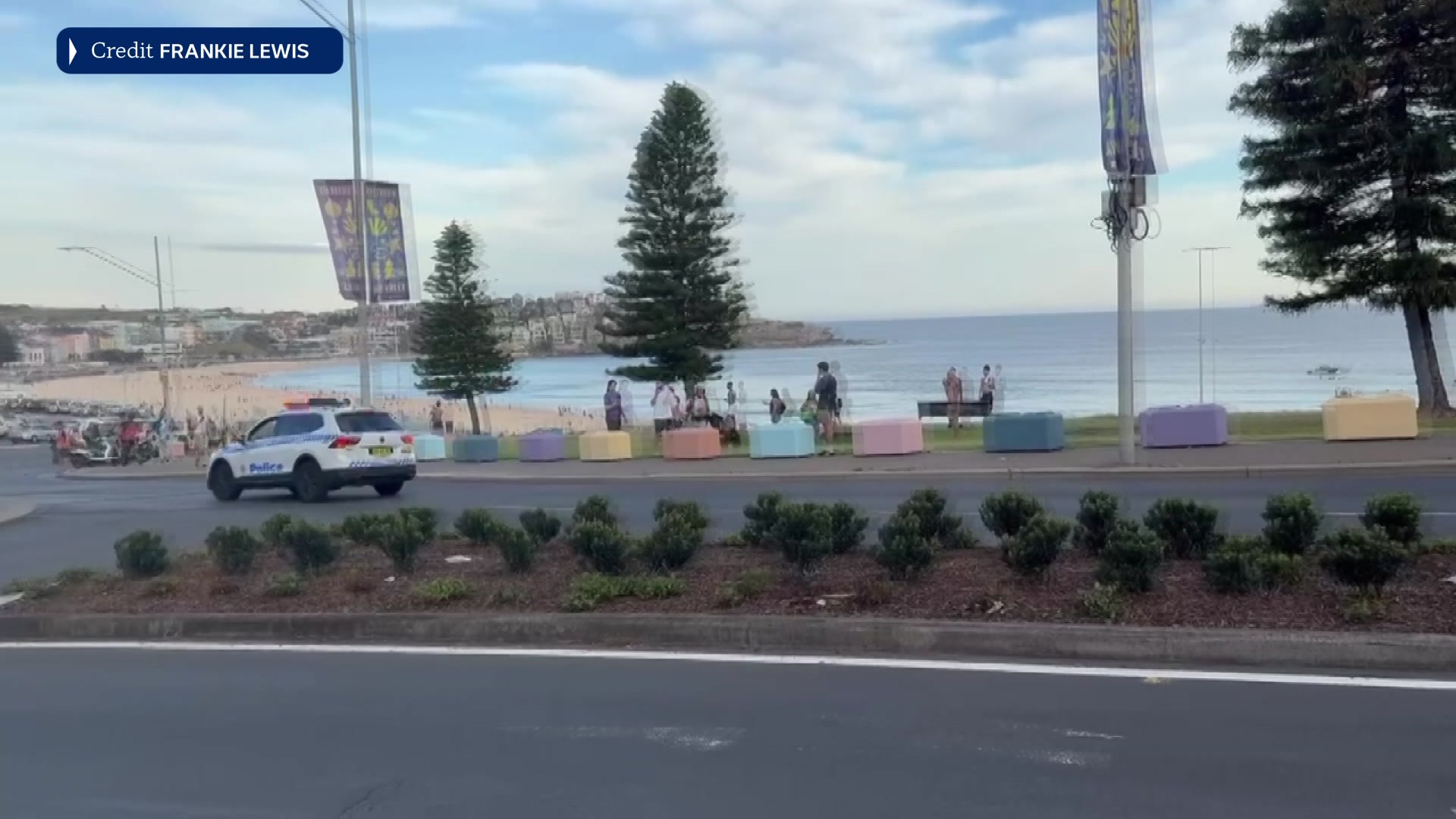 Scenes outside Bondi cafe - ABC News