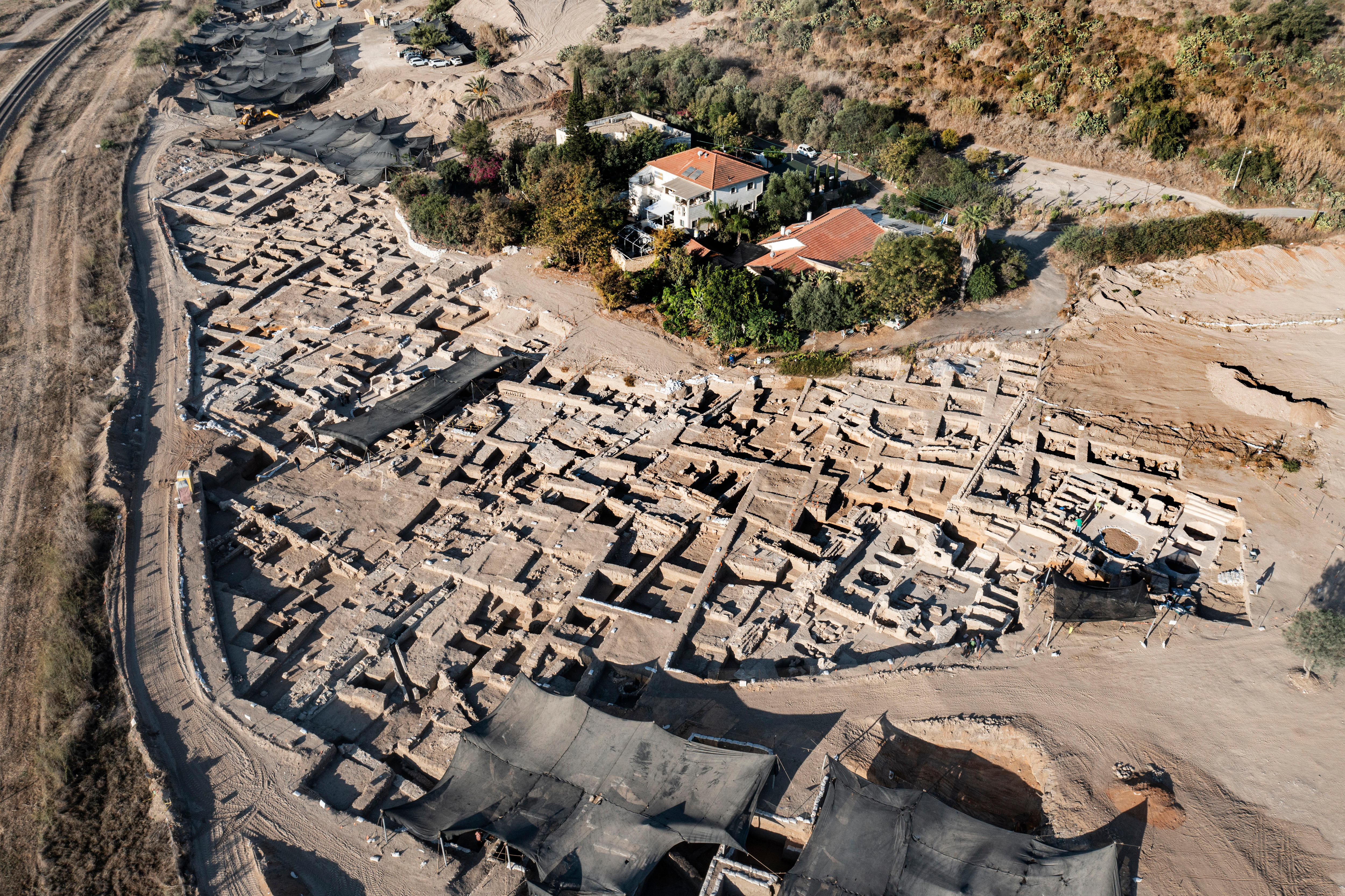 Israeli archaeologists unearth massive ancient winery dating back 1,500 ...