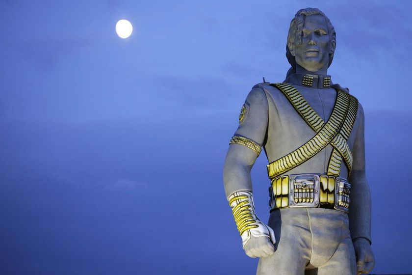 Giant plastic Jacko erected in Swiss town - ABC News