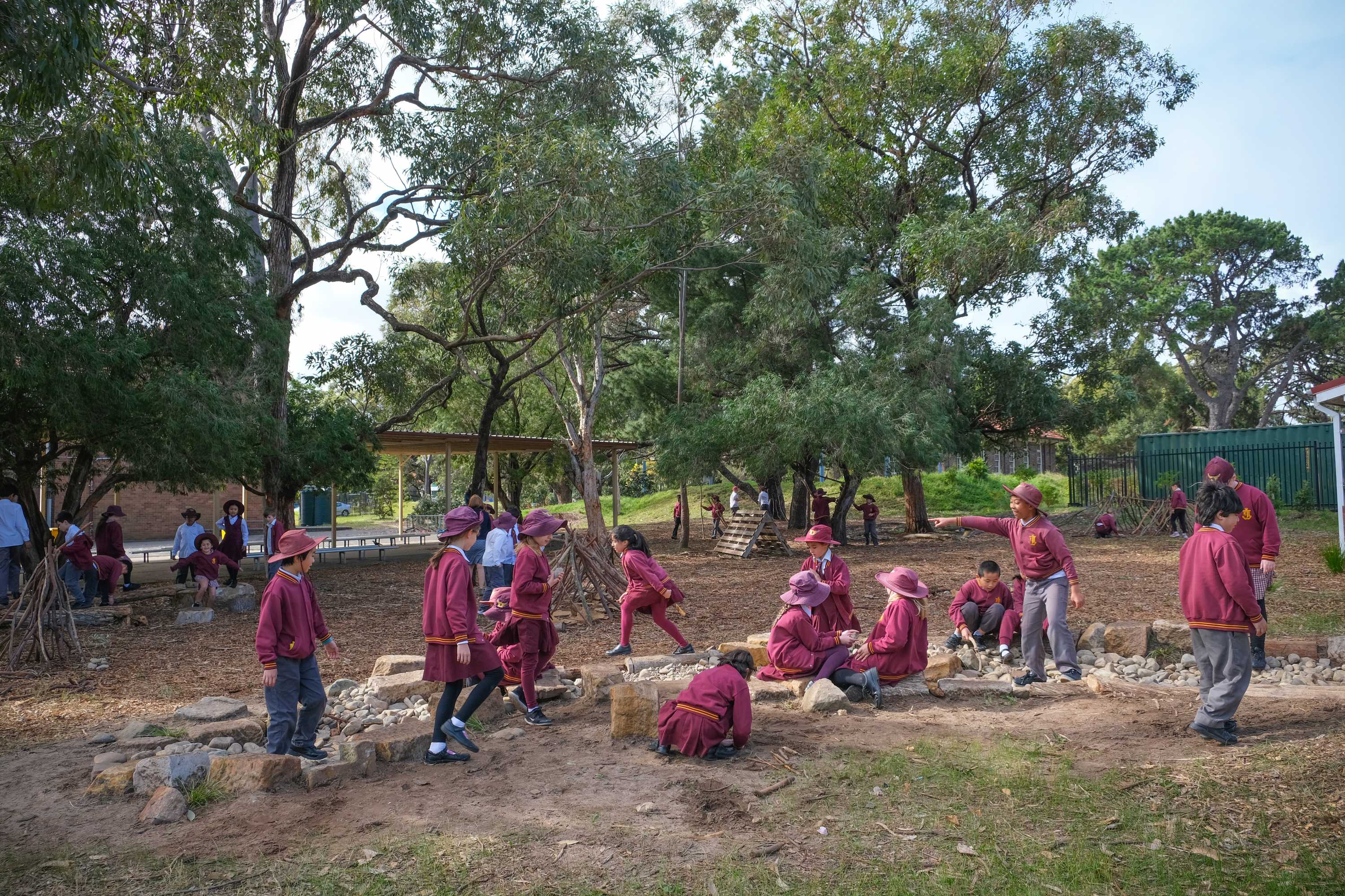 Move over monkey bars, 'bush play' is the new way for apartment kids ...