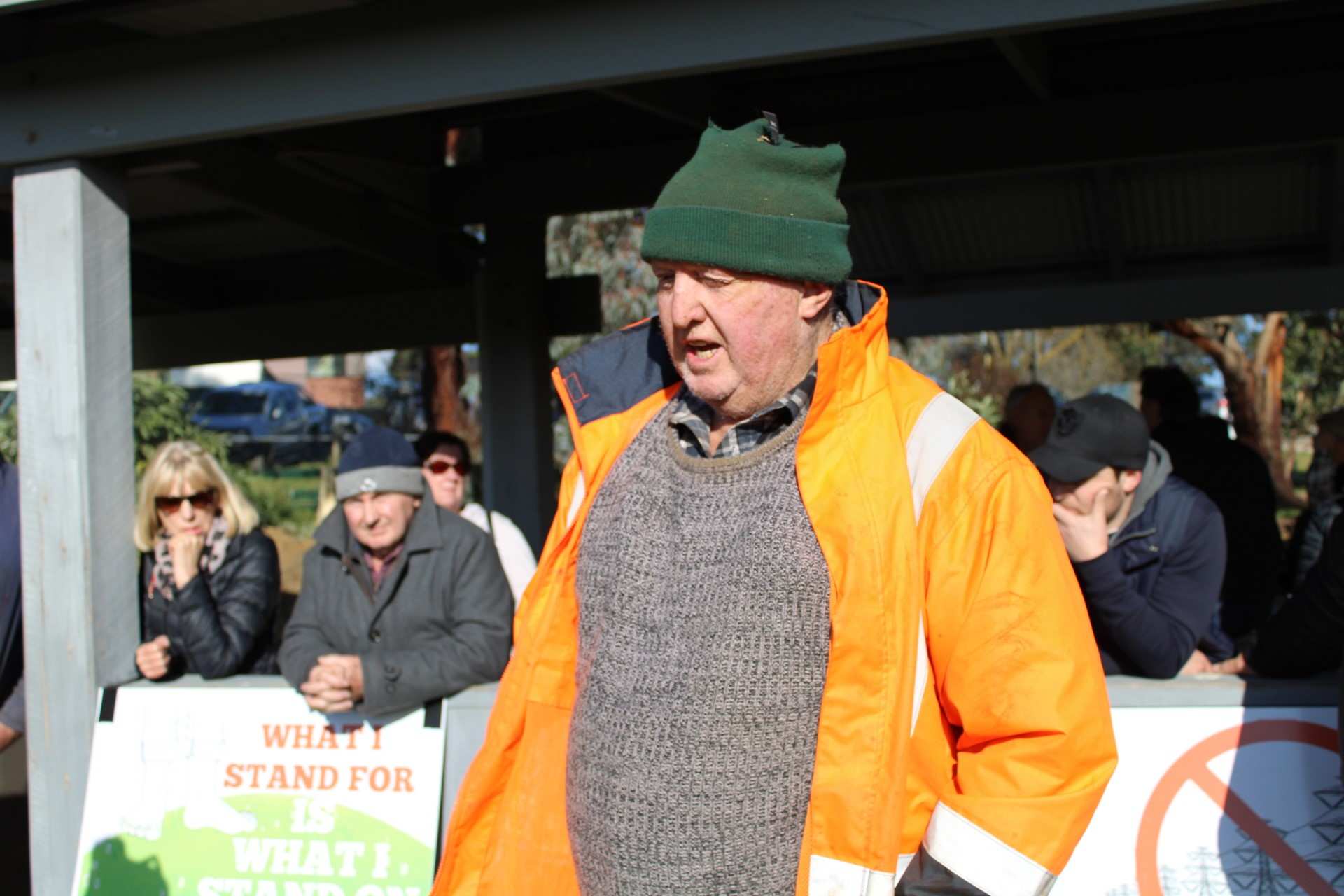 How's the serenity? Stephen Curry from The Castle joins farmers' fight ...