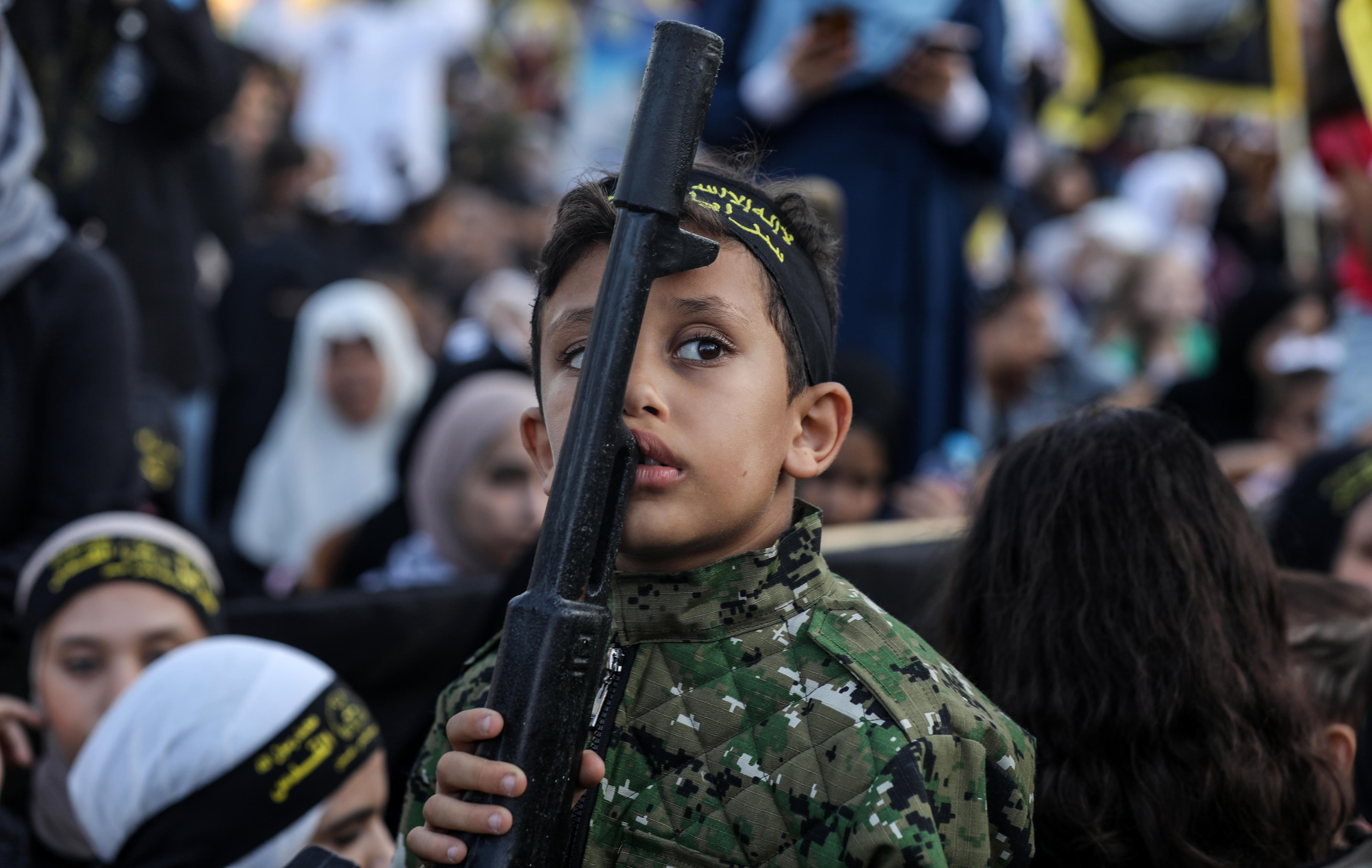 Pictures capture the size, scale and horror of the conflict between ...