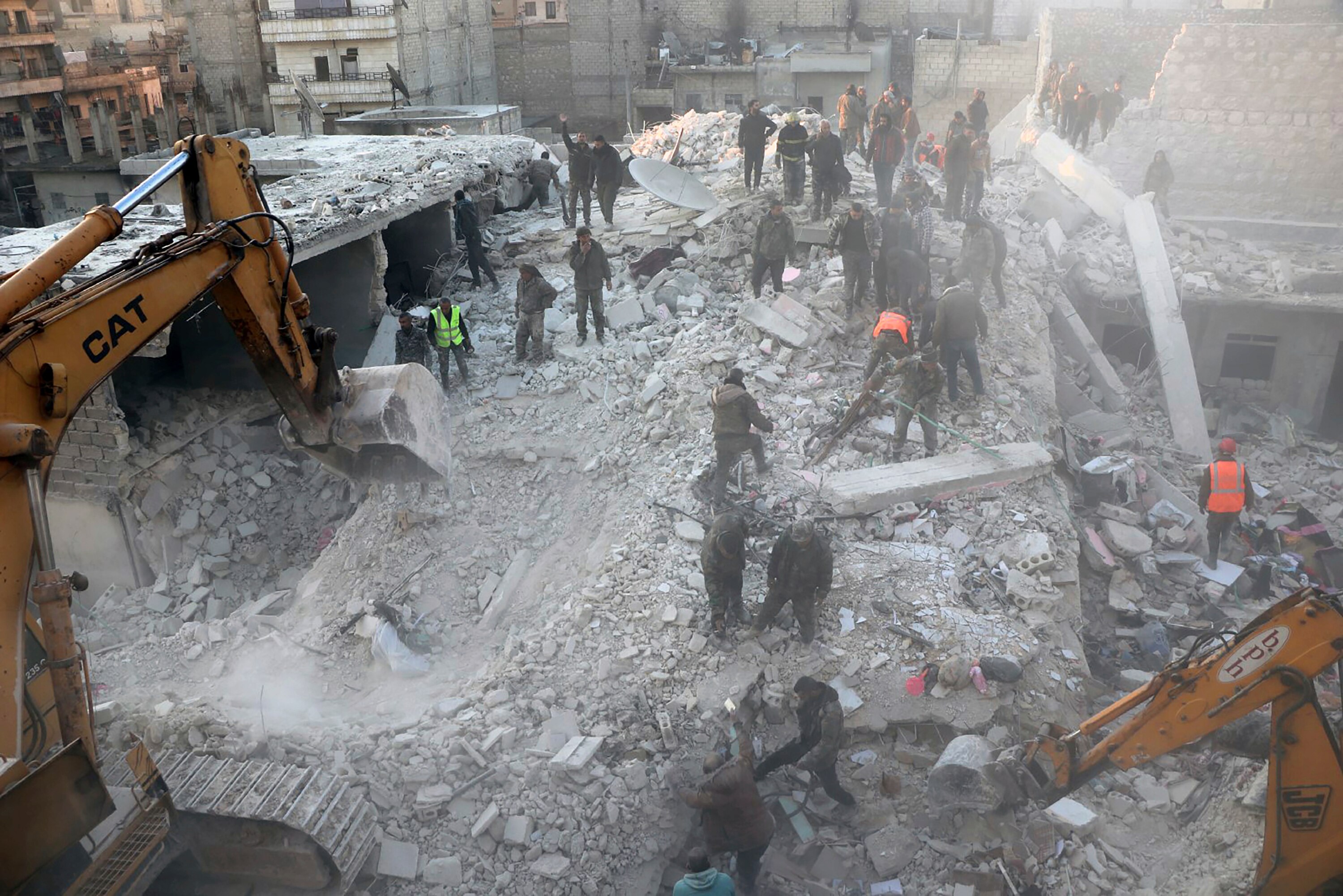 Syrian building collapse leaves at least 16 people dead in the city of ...