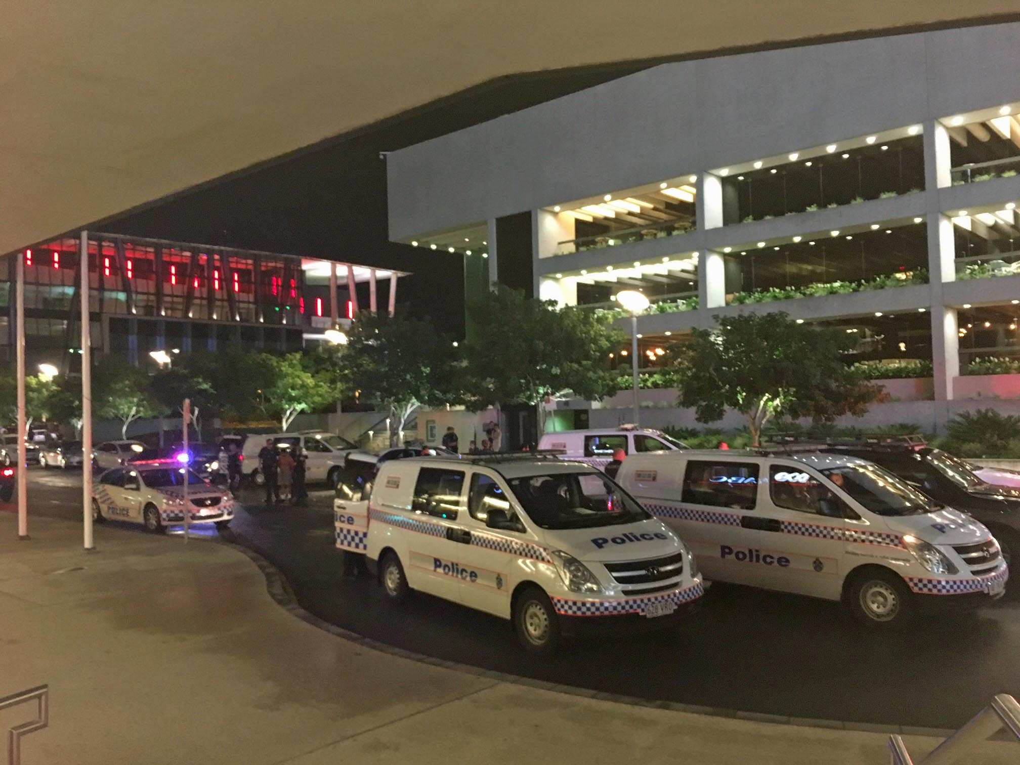 Police break up fight at Brisbane's South Bank - ABC News