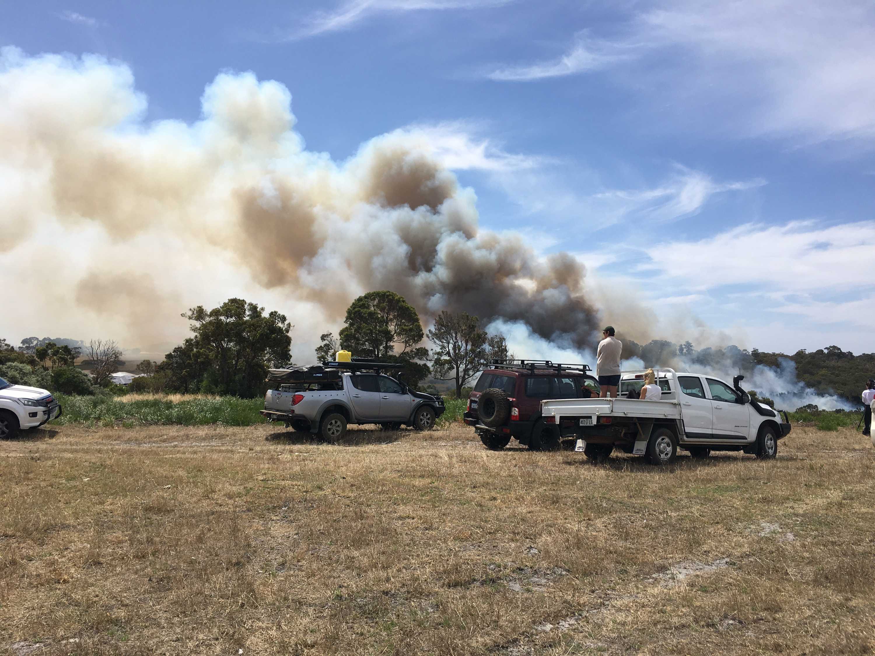 Firefighters contain Albany bushfire, emergency warning downgraded ...
