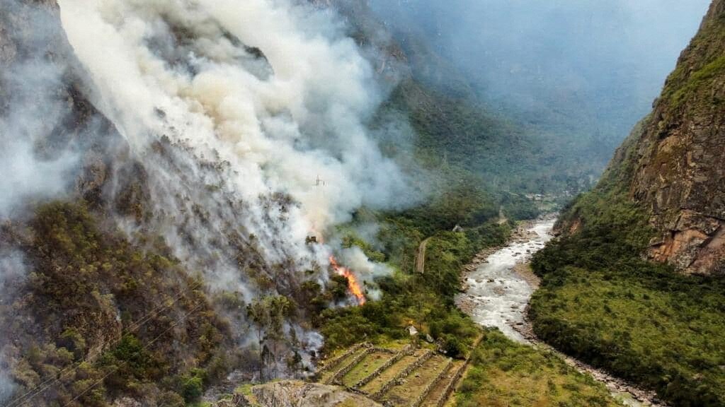Peruvian firefighters contain blaze that threatened Incan ruins of ...