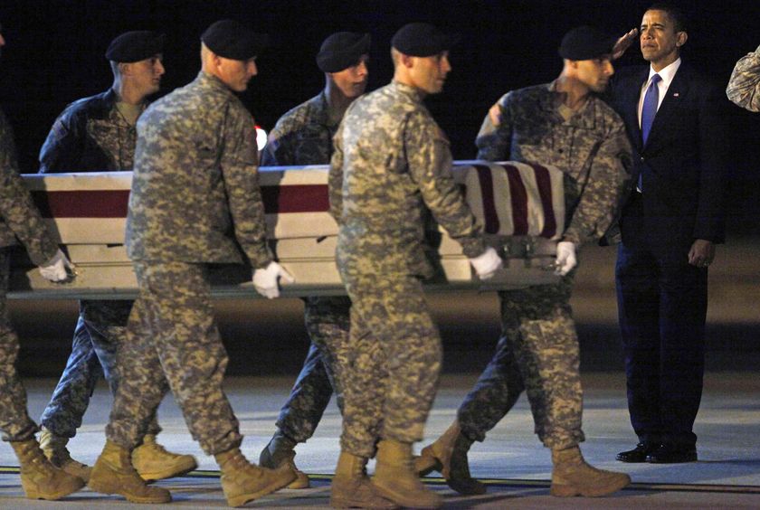 Obama lends a hand at sombre homecoming - ABC News