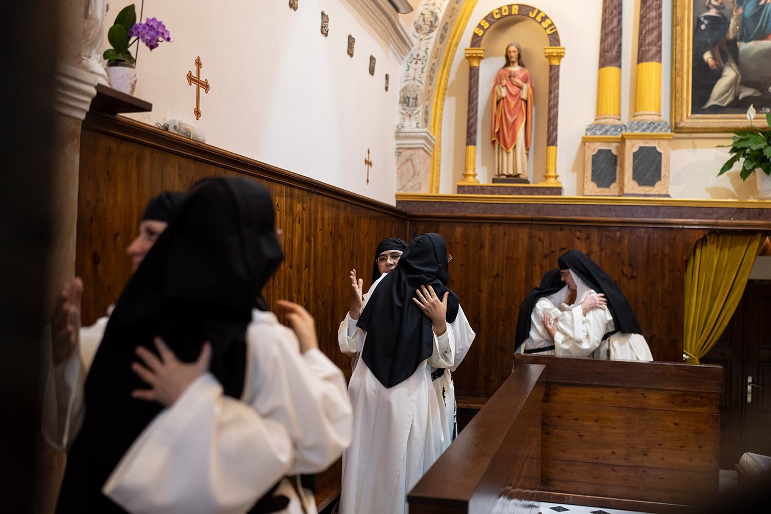 On Greece's Santorini, 13 cloistered nuns pray for the world - ABC News