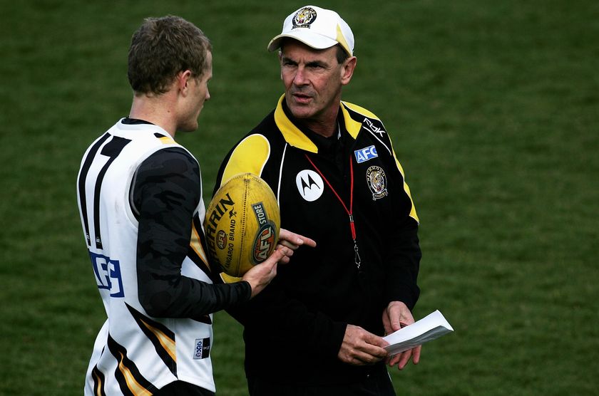 Roos bounds to Wallace's defence - ABC News