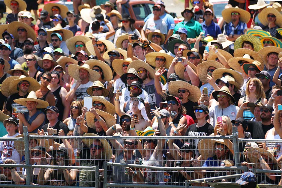 Summernats 2016: Sombreros, selfie sticks and the smell of burning ...