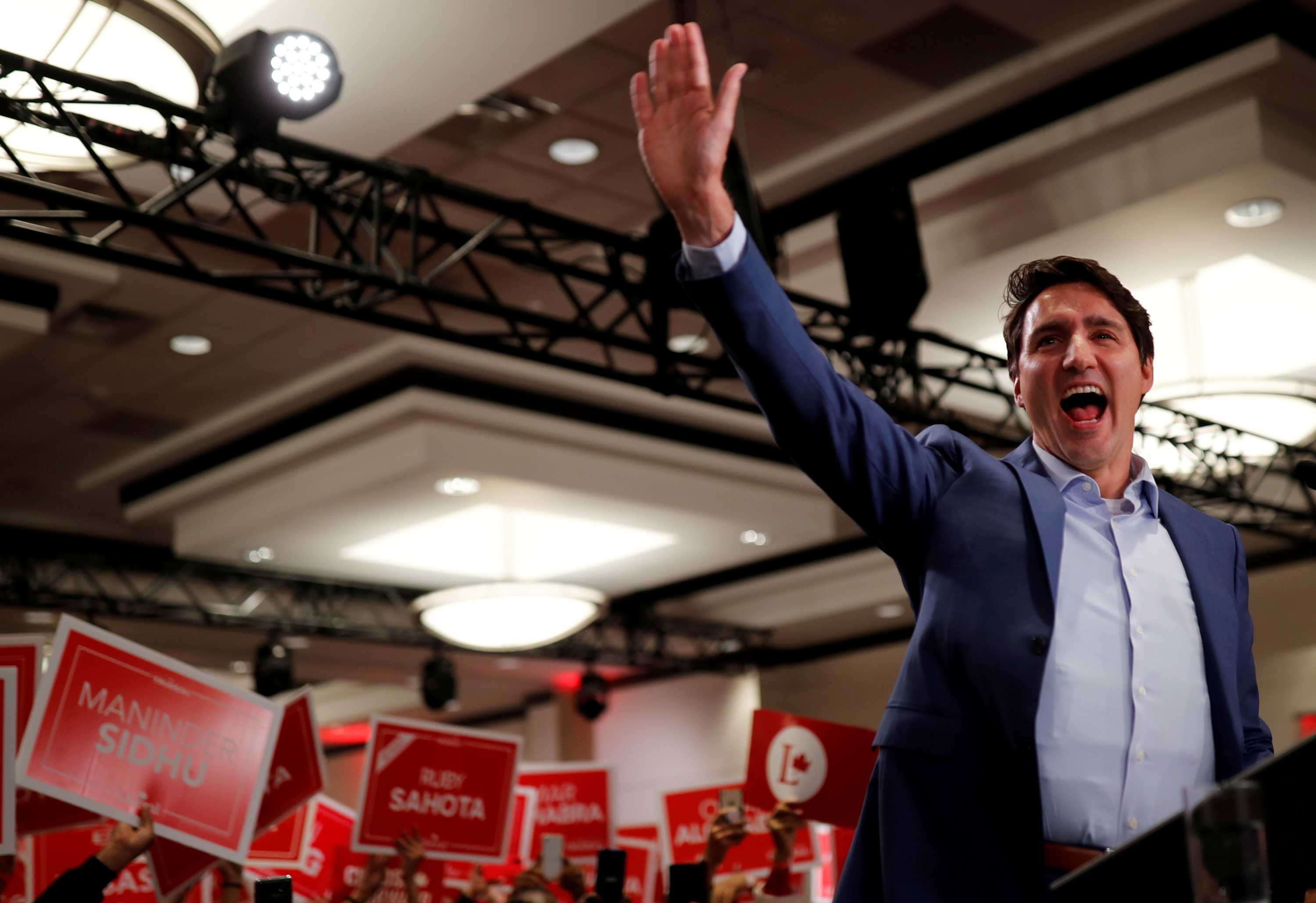 Justin Trudeau appears in bulletproof vest, flanked by security after ...