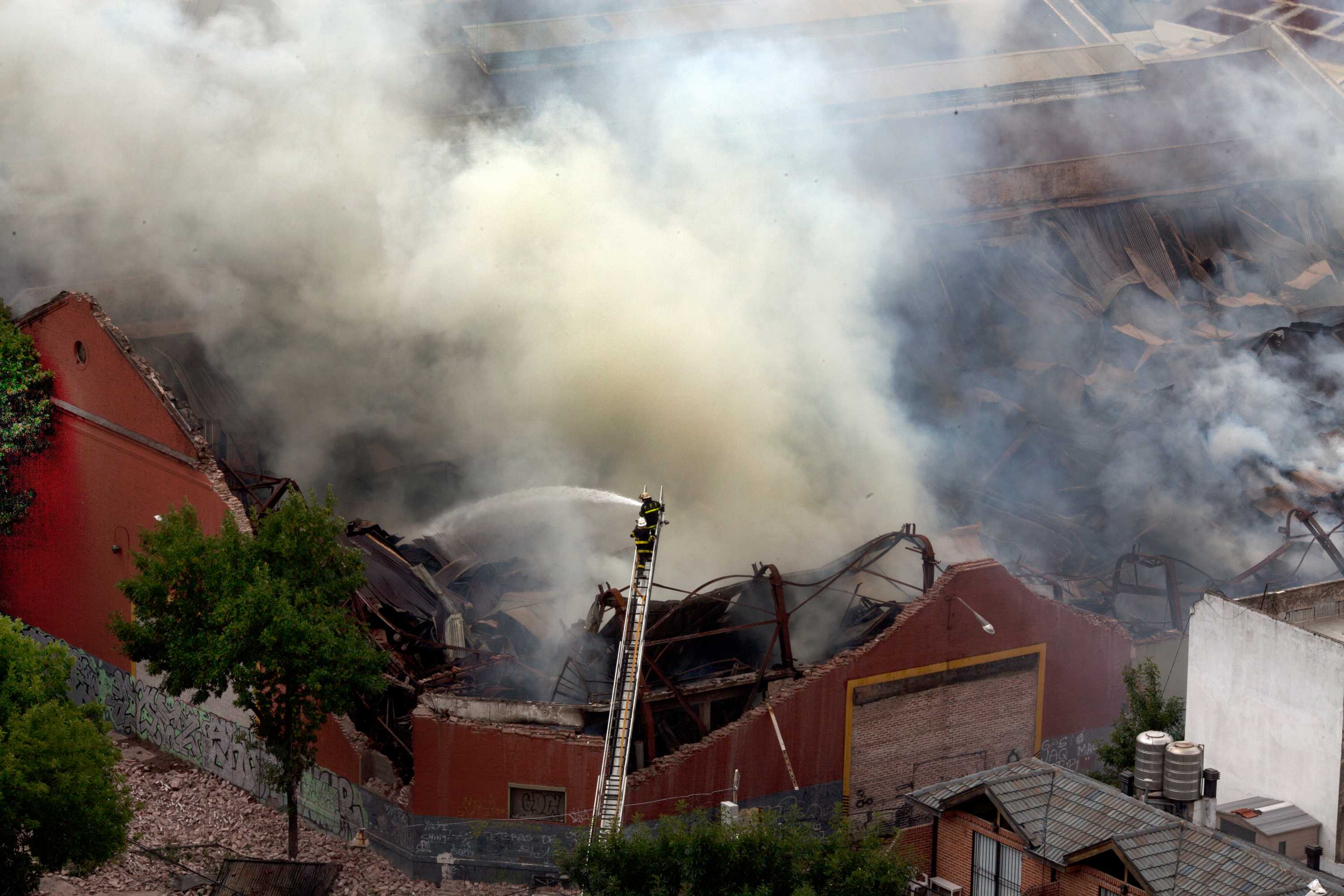 Argentinian firefighters die as burning warehouse wall collapses in ...