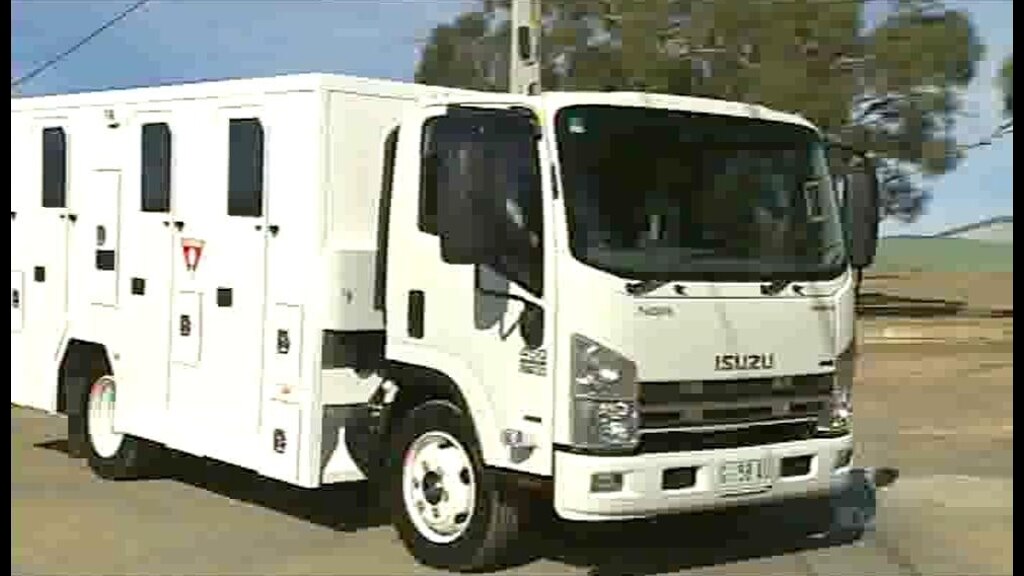 Tasmania shells out for prisoner transport - ABC News