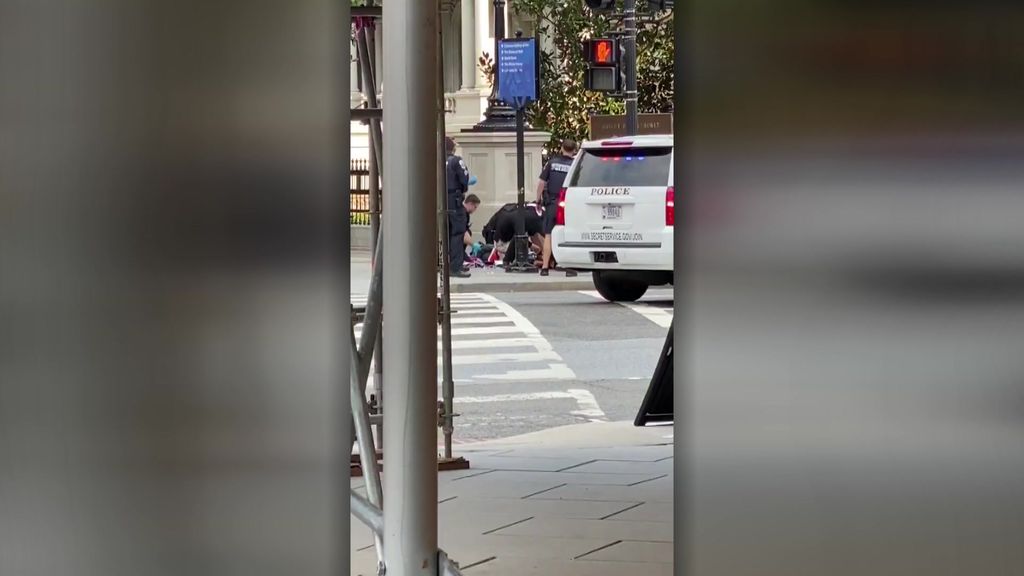Secret Service shoot suspect outside White House - ABC News