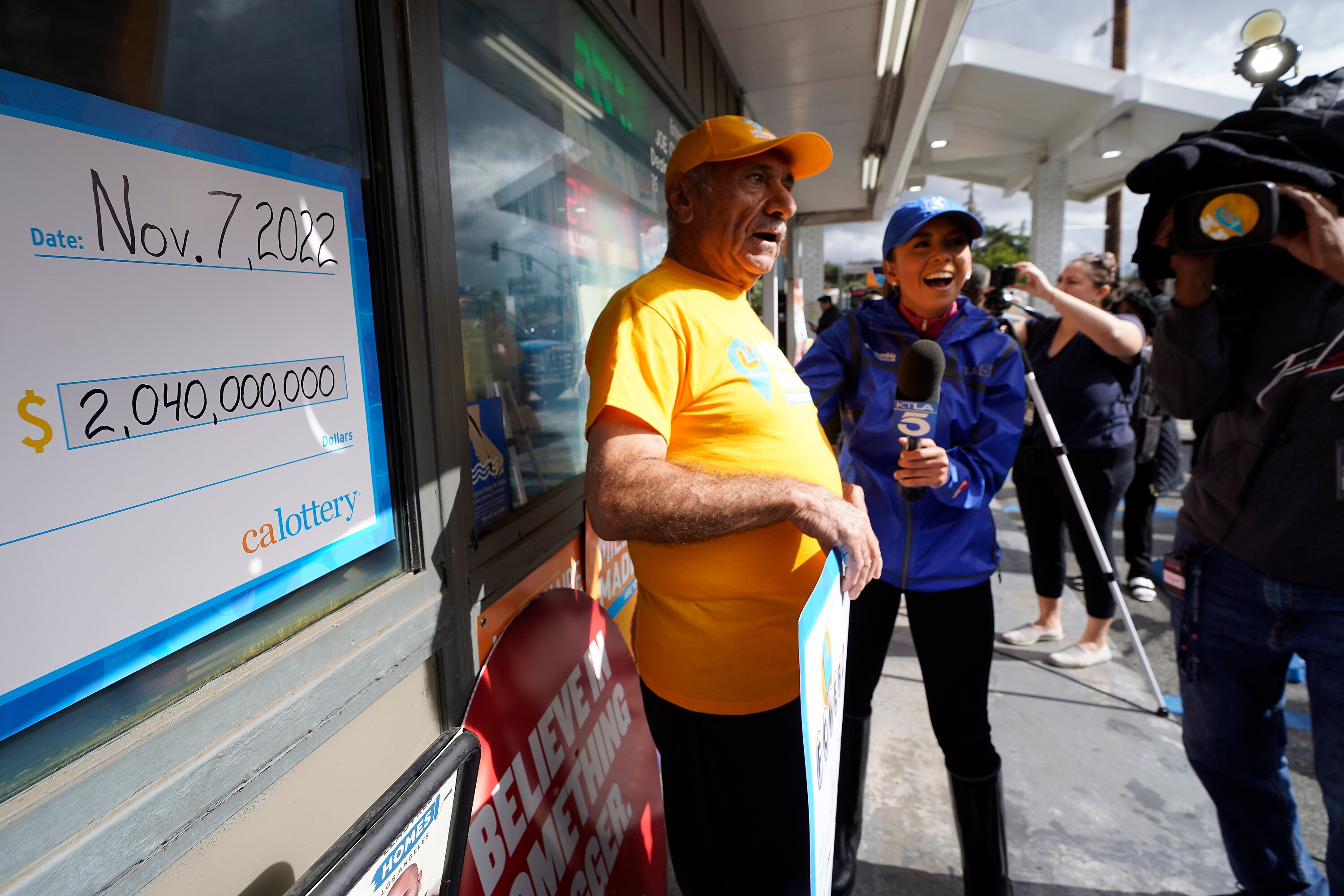 Single Californian ticket wins record $3.14 billion Powerball jackpot ...