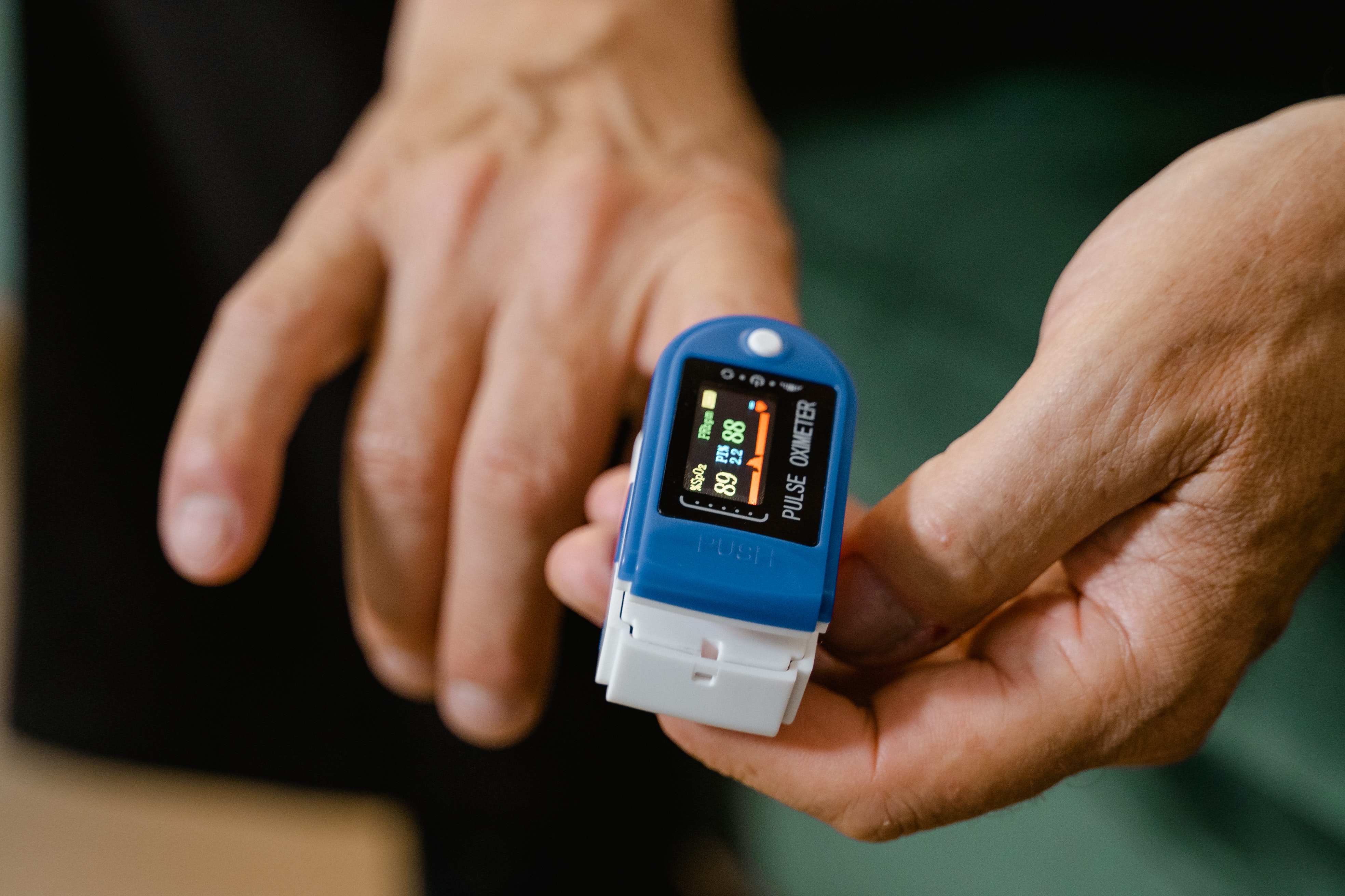 What's a pulse oximeter? Should I buy one to monitor COVID-19 at home ...