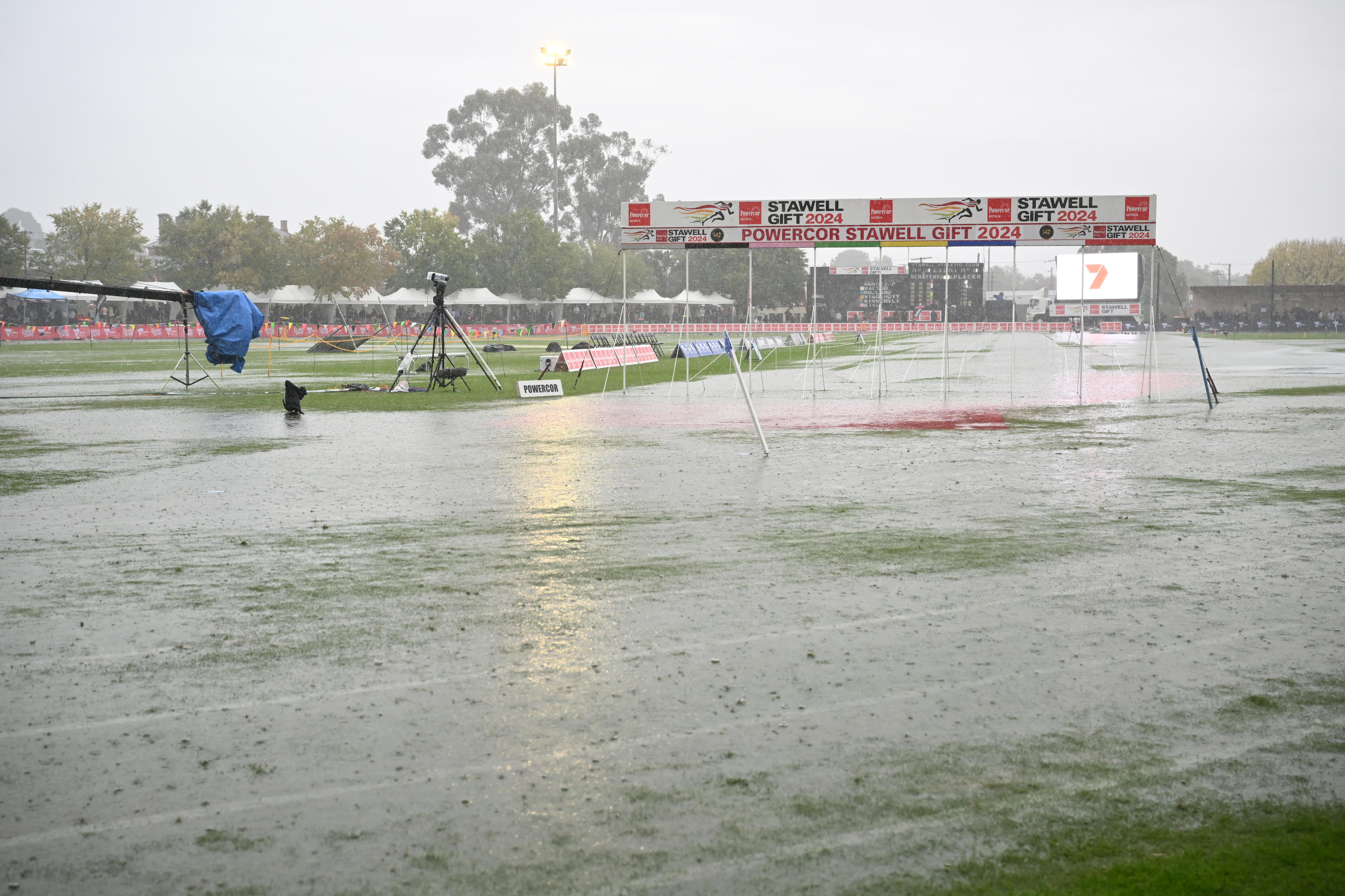 Stawell Gift finals delayed as torrential rain floods running track in ...