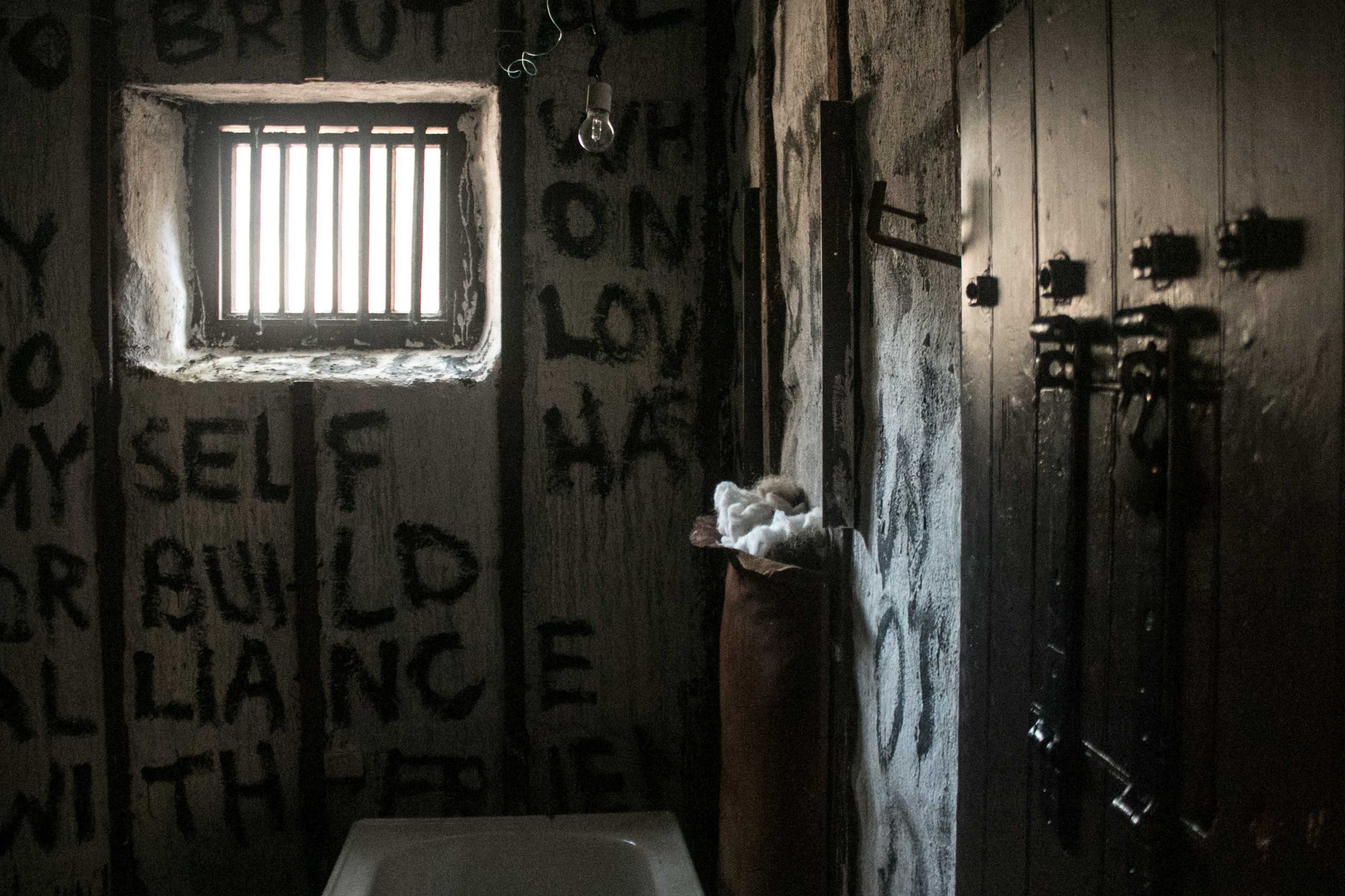 Operatic Greek tragedy, Médée, staged in former insane asylum in ...