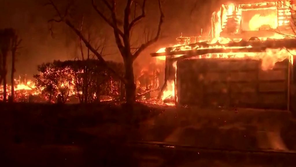 Fast-moving second wildfire in California burns homes, triggers ...