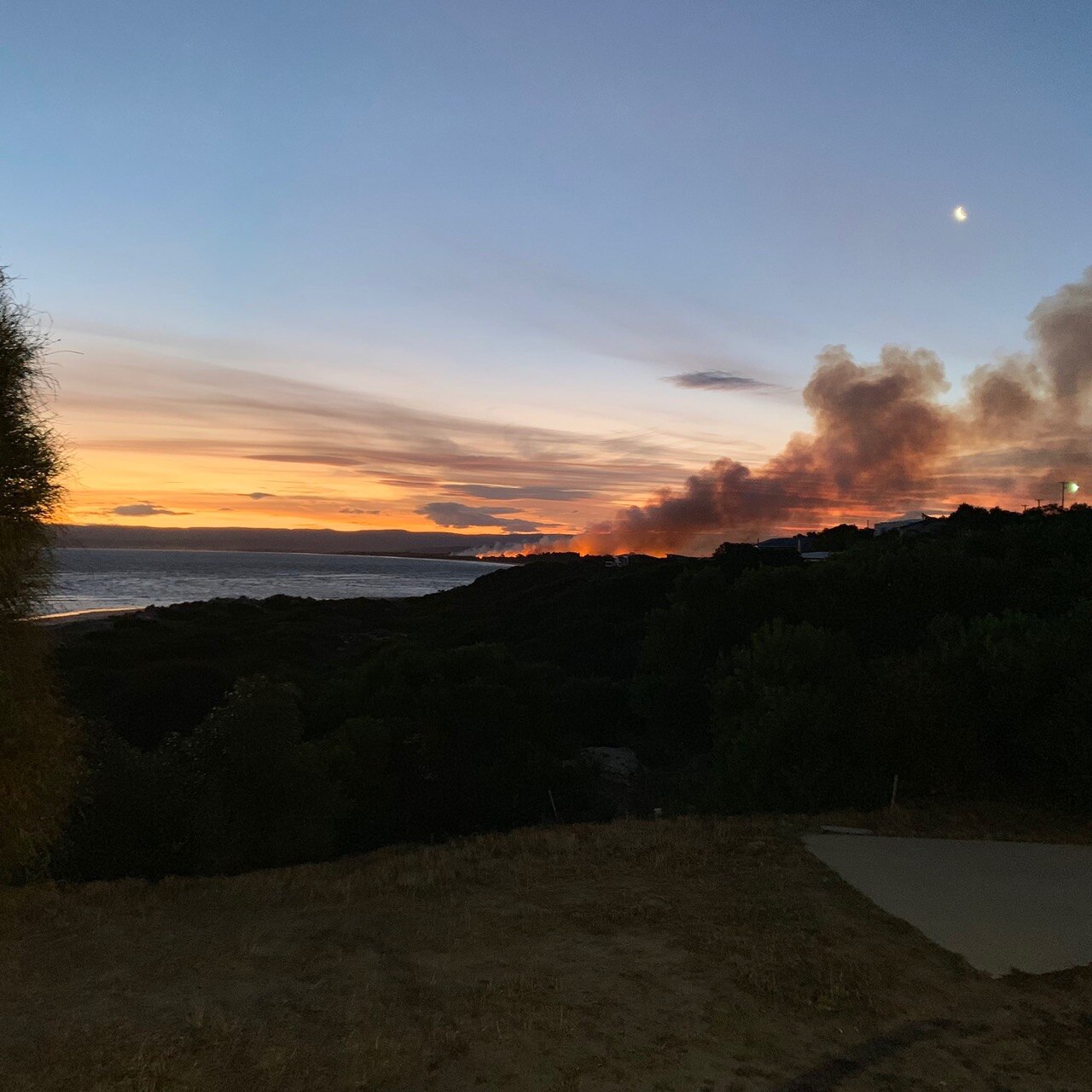Residents evacuated as bushfire on Tasmania's east coast reaches ...