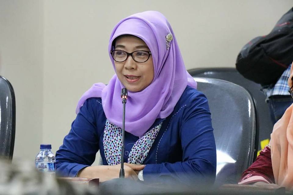 Indonesia's child rights commissioner apologises for saying women can ...