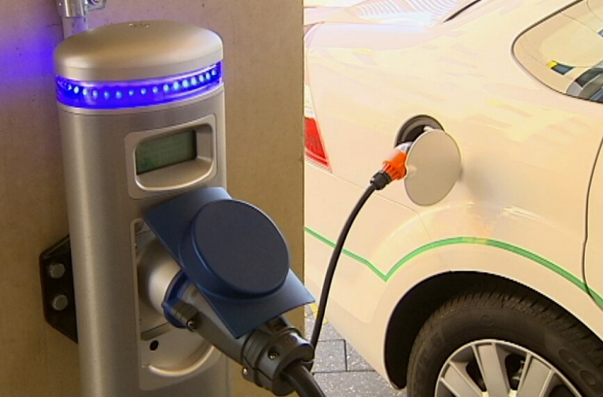 WA's RAC electric-highway charging project ends despite rise in EVs ...