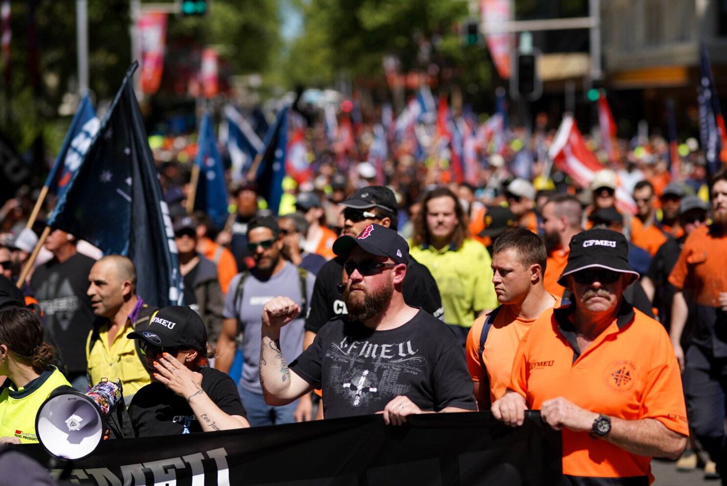 Thousands gather at CFMEU protests - ABC News