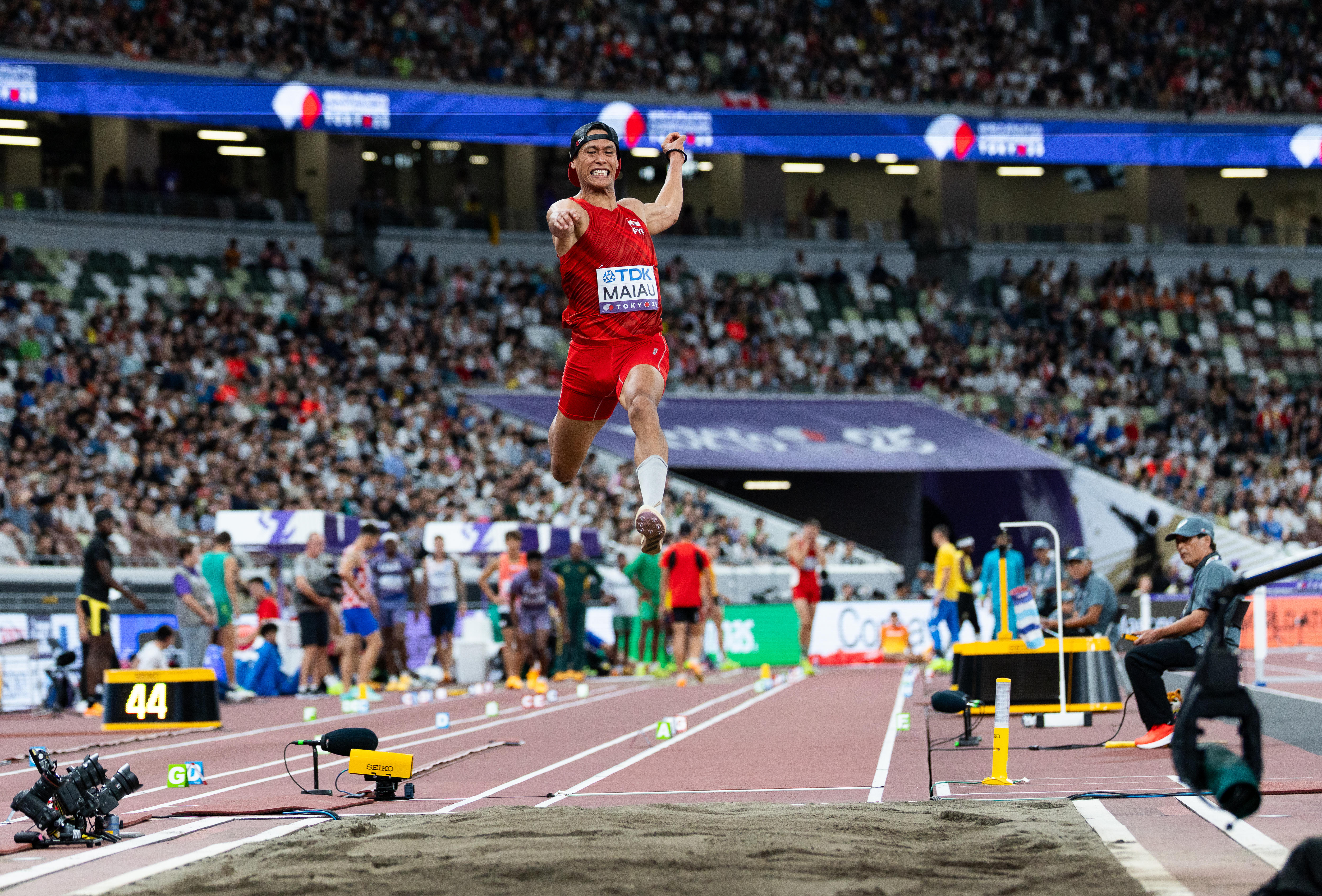 Alex Rose makes history for Samoa and the Pacific Islands with discus ...