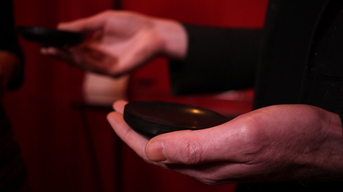 Blood inspires art exhibition at Melbourne Science Gallery - ABC News