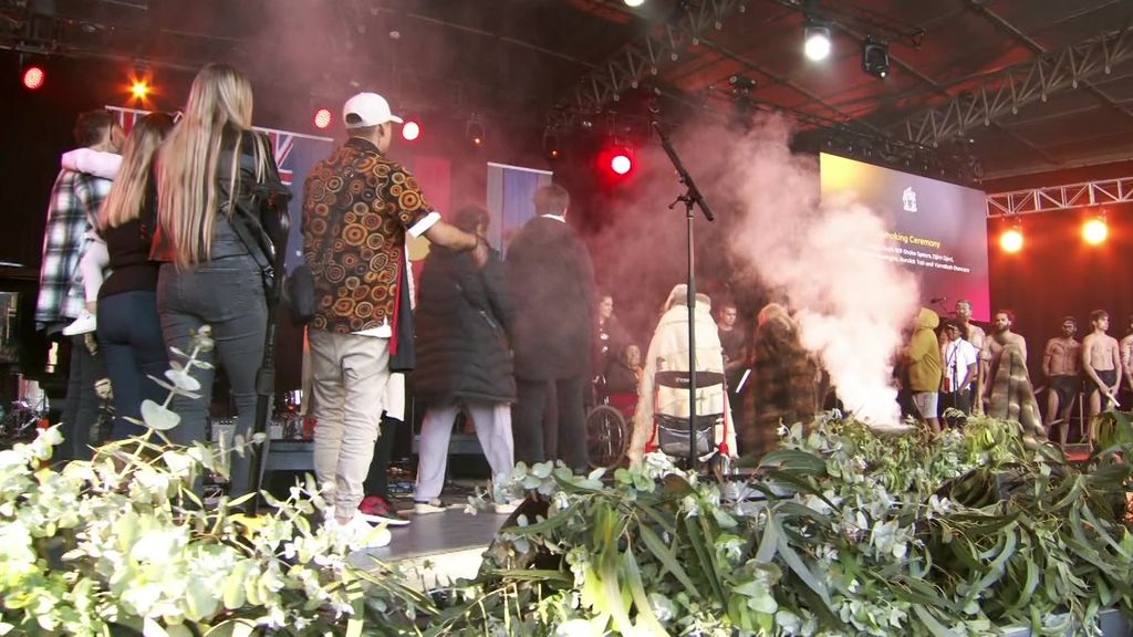 Smoking Ceremony at Archie Roach memorial - ABC News