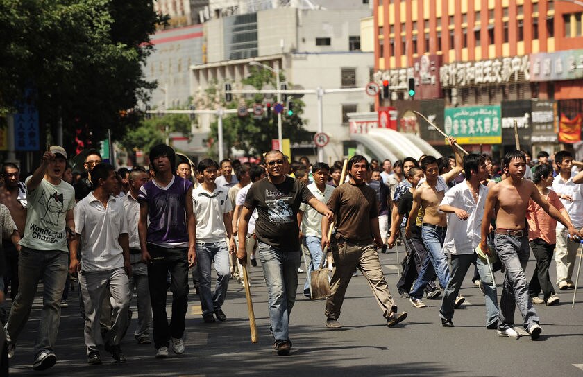 Armed mobs defy curfew in Xinjiang - ABC News