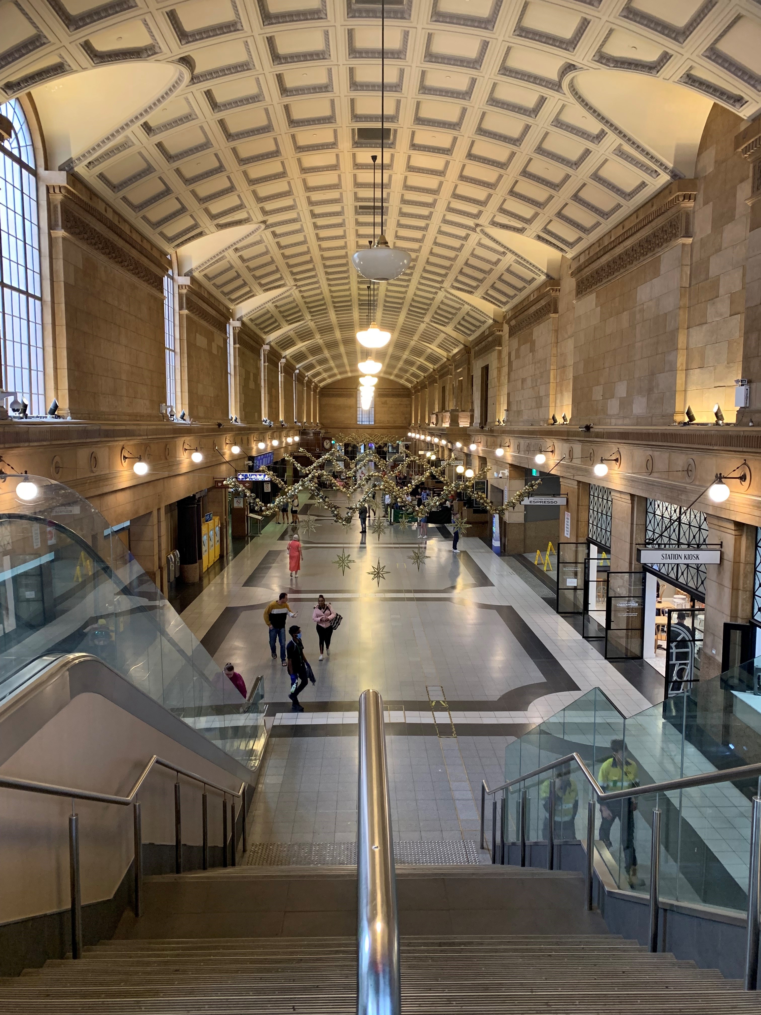 'Hideous 1980s glitz' removed from Adelaide Railway Station - ABC listen