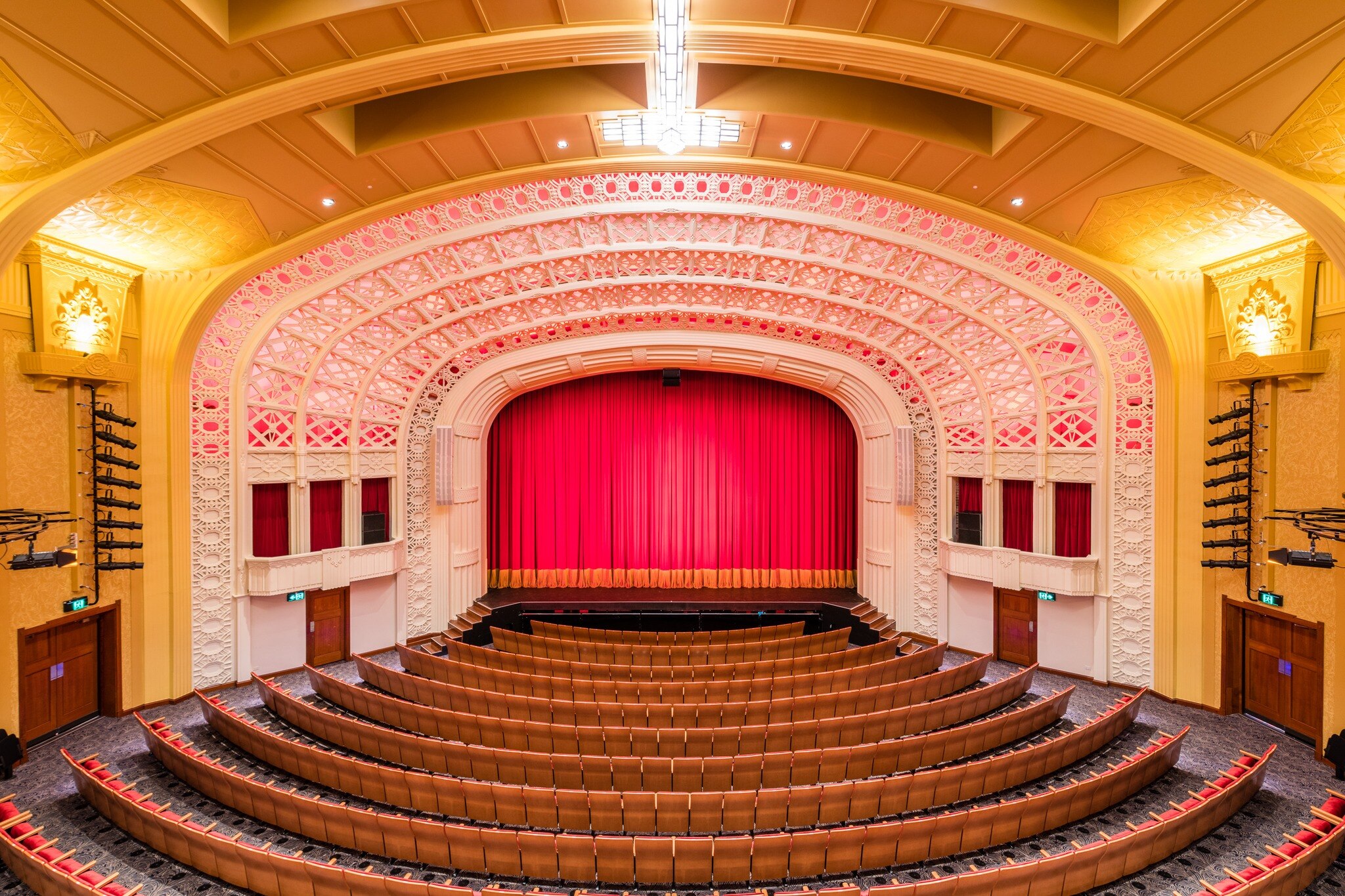 Memories of the resurrection of an iconic art deco theatre - ABC listen