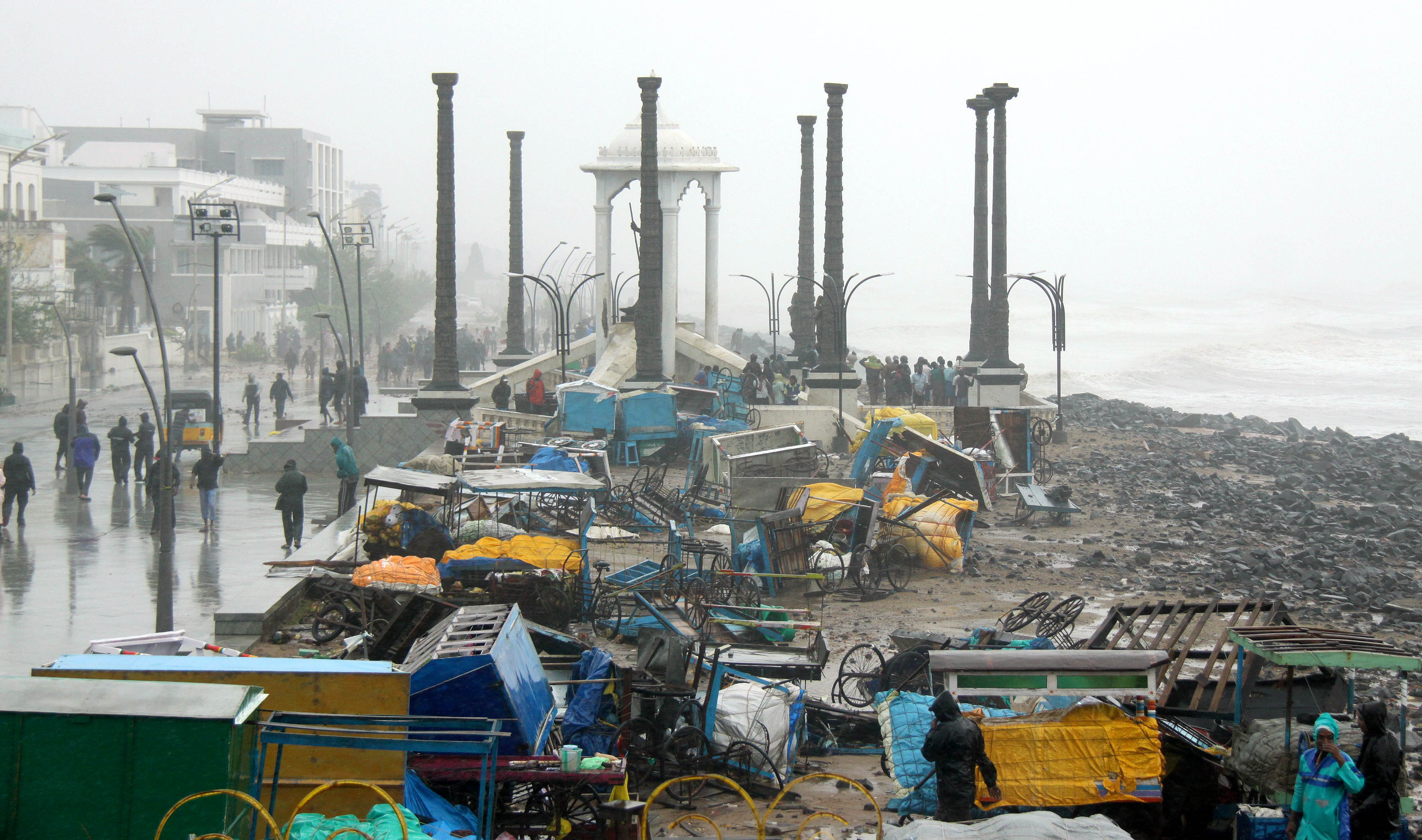 Cyclone kills 33 in southern India - ABC News